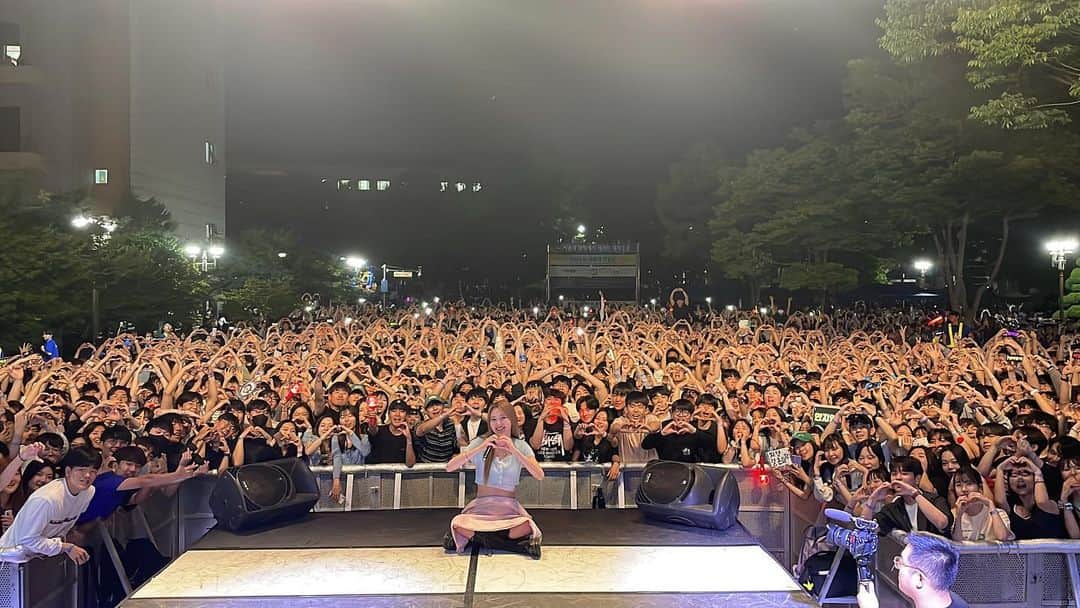 アン・ジヨンさんのインスタグラム写真 - (アン・ジヨンInstagram)「#서울시립대 랑 프렌디엔🌸 우리 그냥 썸타자 ~ 💓」5月 ...