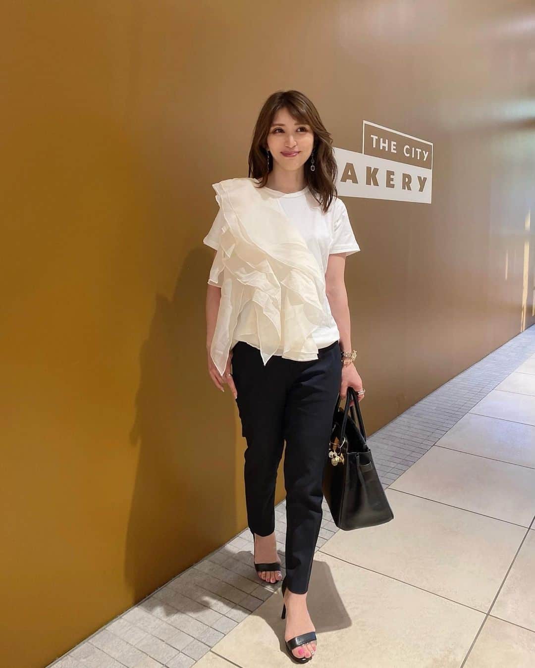 sachi♡さんのインスタグラム写真 - (sachi♡Instagram)「♡ こんばんは🌙 シンプルなホワイトTシャツに オーガンジー ...
