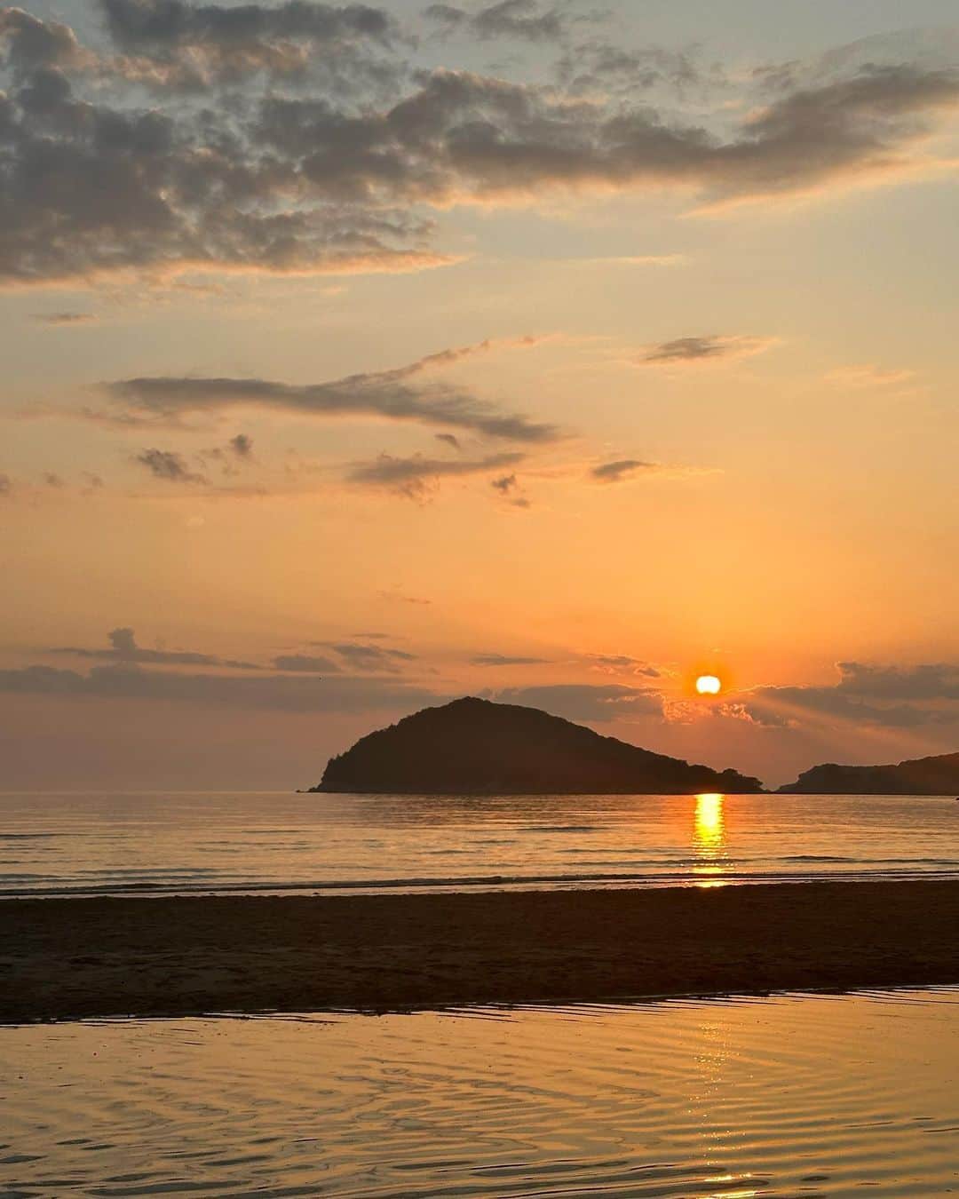 yuukachiさんのインスタグラム写真 - (yuukachiInstagram)「香川県 観光スポット巡り🪽 先日 #父母ヶ浜 で夕日が ...