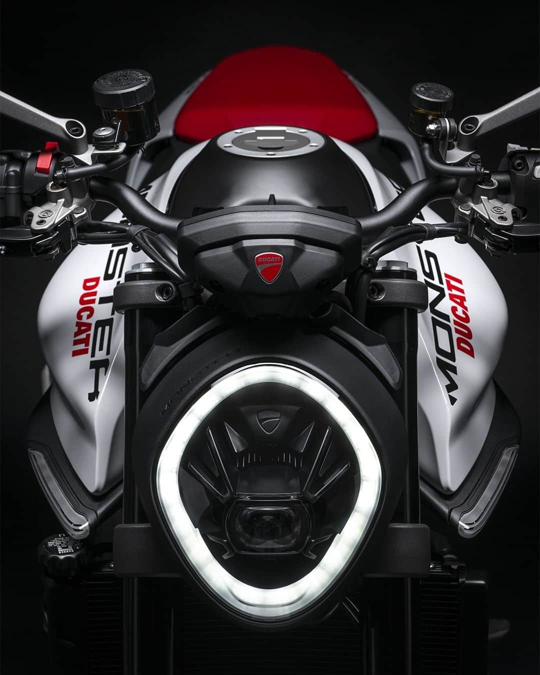 Ducati Japanさんのインスタグラム写真 - (Ducati JapanInstagram)「モンスターに新色のアイスバーグ・ホワイト ...