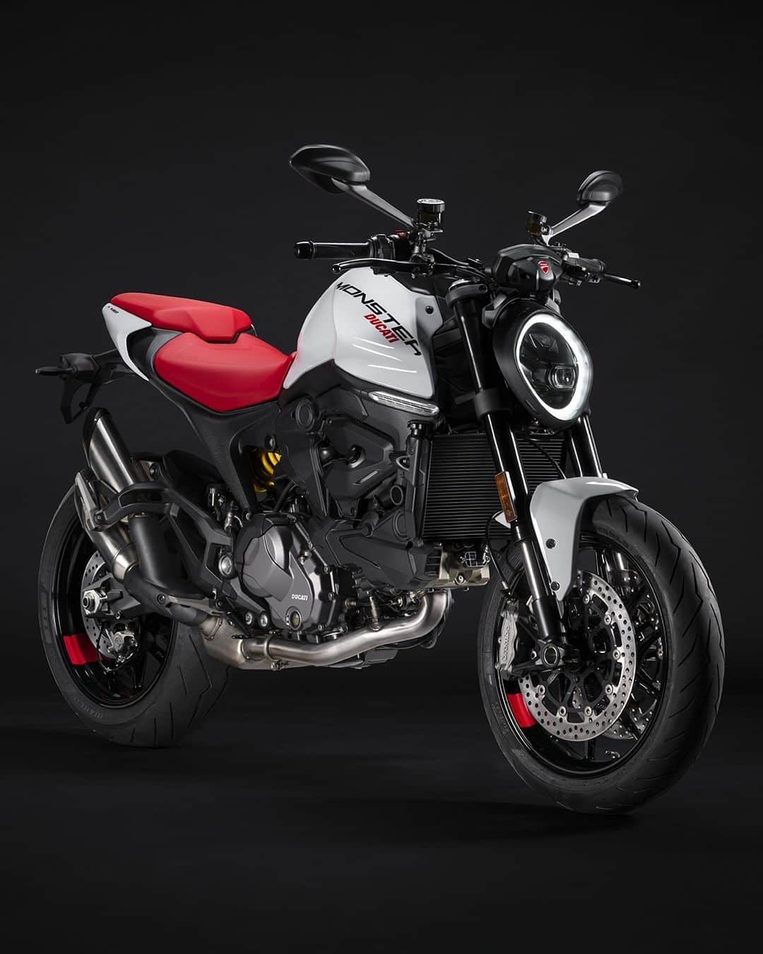 Ducati Japanさんのインスタグラム写真 - (Ducati JapanInstagram)「モンスターに新色のアイスバーグ・ホワイト ...