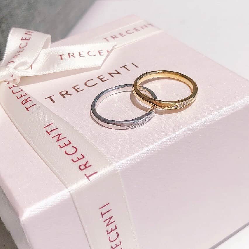 TRECENTI トレセンテさんのインスタグラム写真 - (TRECENTI トレセンテInstagram)「5石のダイヤモンドを流れるようなラインでセッティングした「ローサ」 「あなたを愛し ...