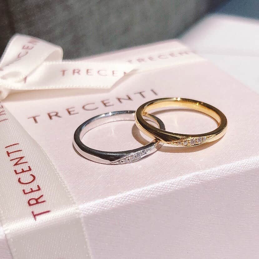 TRECENTI トレセンテさんのインスタグラム写真 - (TRECENTI トレセンテInstagram)「5石のダイヤモンドを流れるようなラインでセッティングした「ローサ」 「あなたを愛し ...