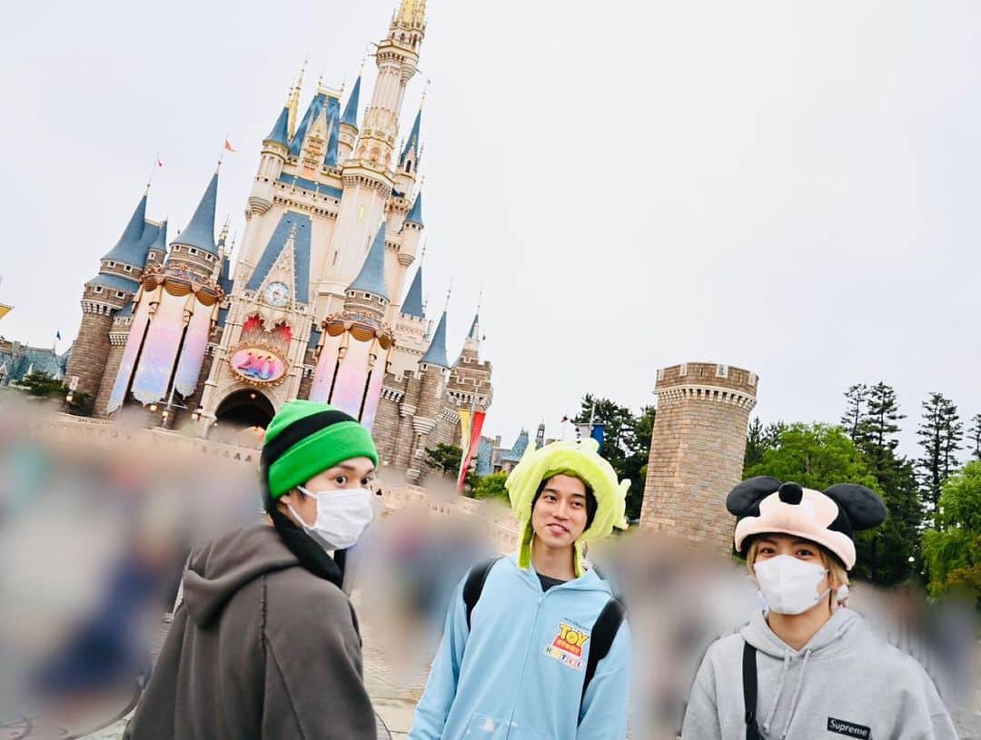 田村心さんのインスタグラム写真 - (田村心Instagram)「_ 「ディズニー部発足」 田村心です。 ⁡ 田村心 岡宮来夢 石川凌雅 高橋 ...