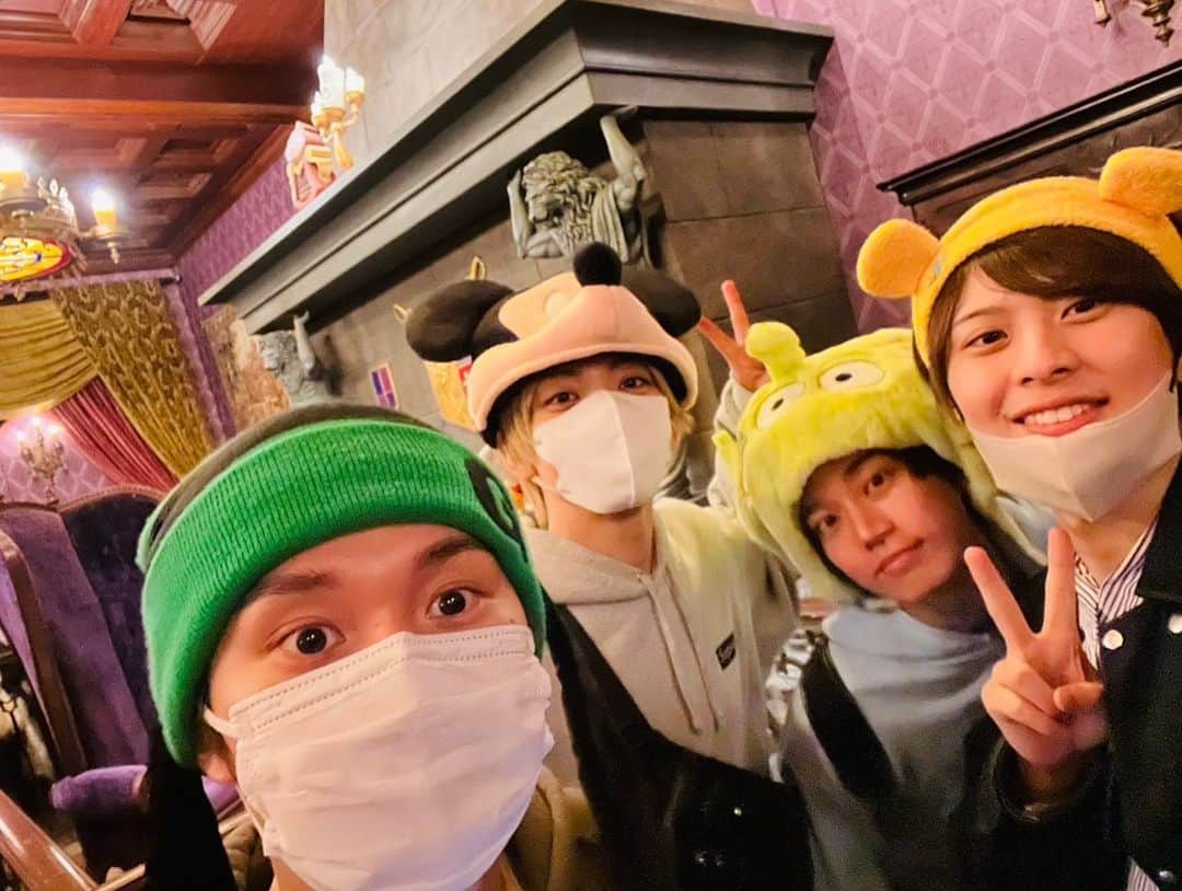 田村心さんのインスタグラム写真 - (田村心Instagram)「_ 「ディズニー部発足」 田村心です。 ⁡ 田村心 岡宮来夢 石川凌雅 高橋 ...