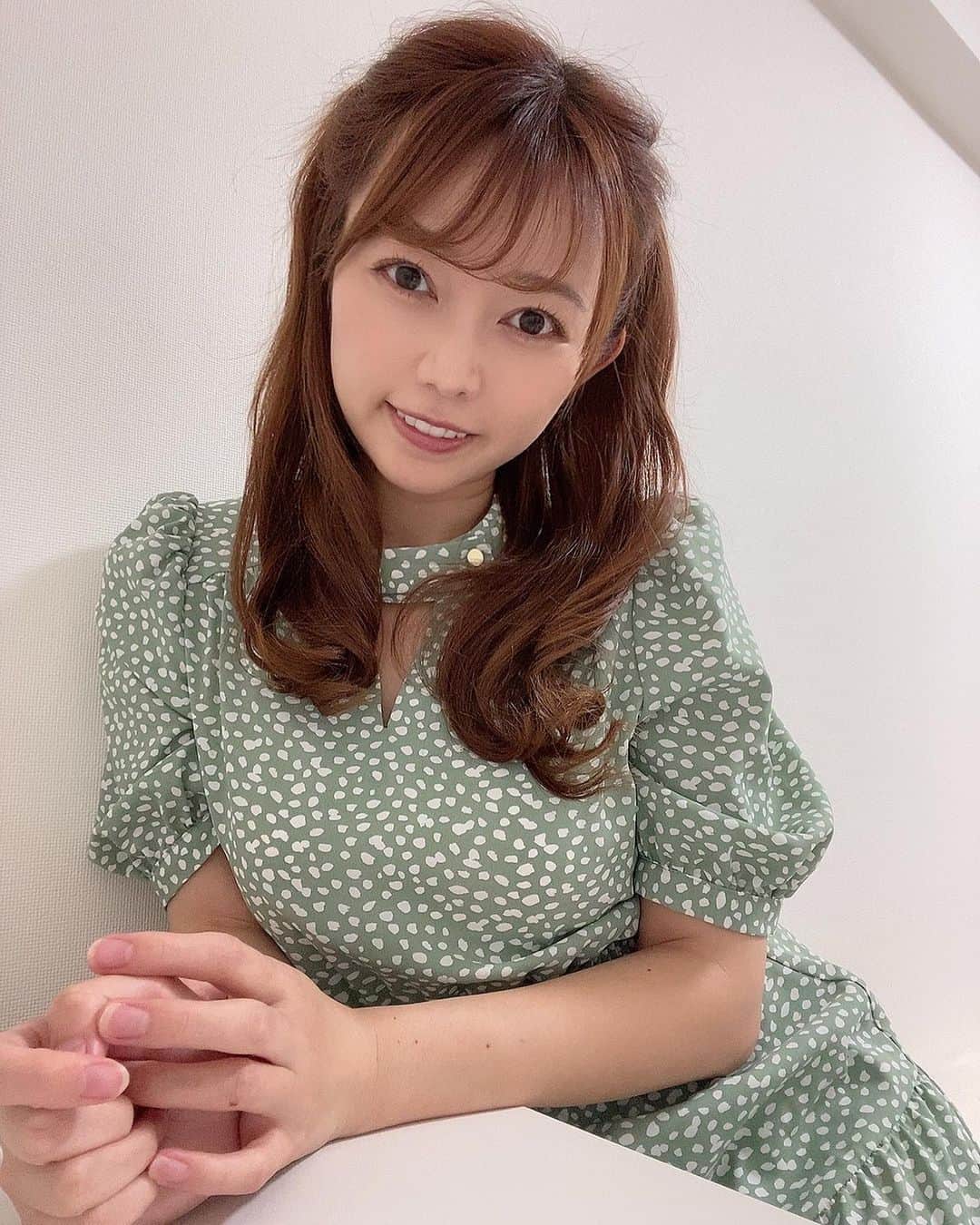 嶋村瞳さんのインスタグラム写真 - (嶋村瞳Instagram)「. 💚👗 @redyazel」5月25日 23時07分 - hitomi_shimamura_official