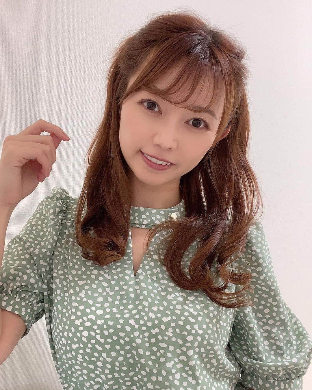 嶋村瞳さんのインスタグラム写真 - (嶋村瞳Instagram)「. 💚👗 @redyazel」5月25日 23時07分 - hitomi_shimamura_official