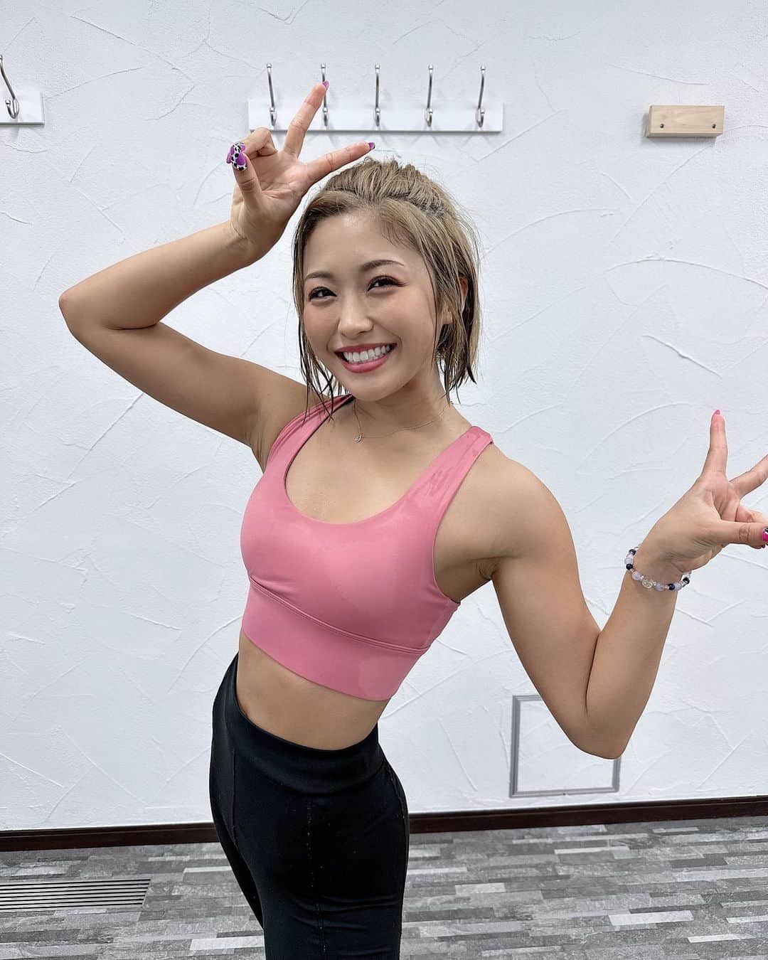 安藤京香さんのインスタグラム写真 - (安藤京香Instagram)「. 着てるもの全てがびちゃびちゃになりました 代謝良すぎてちょっと動く ...