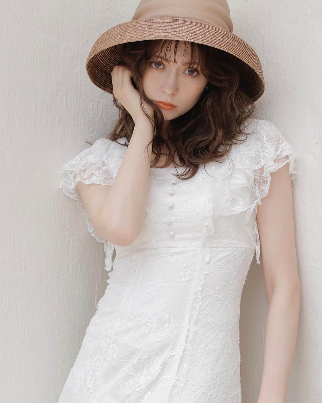 eimy istoireさんのインスタグラム写真 - (eimy istoireInstagram)「【完売カラー再入荷】 ︎ スクエアネックレースワンピース 女性らしく繊細なレースを使用した ...