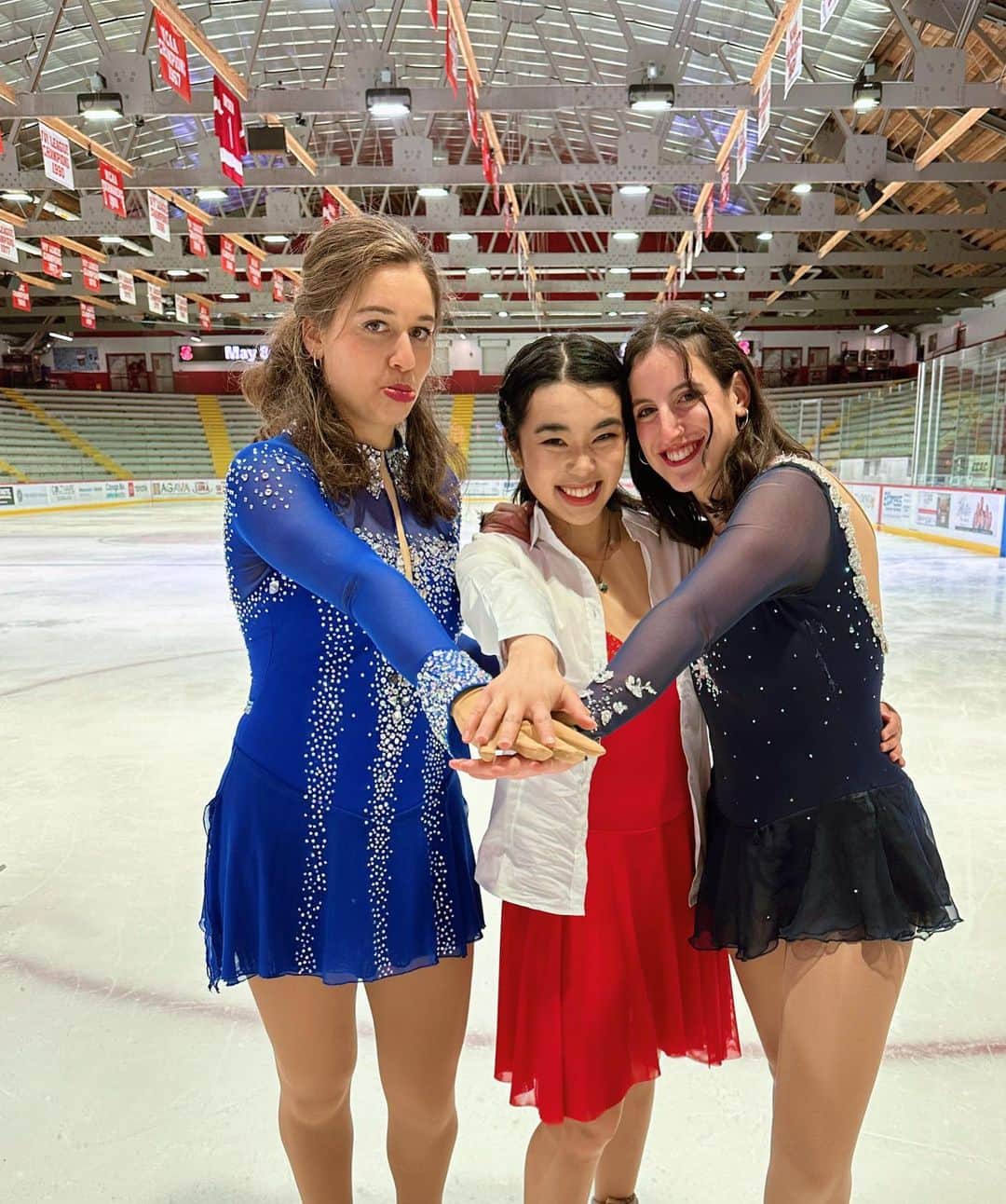 カレン・チェンさんのインスタグラム写真 - (カレン・チェンInstagram)「passing on the torch of co ...