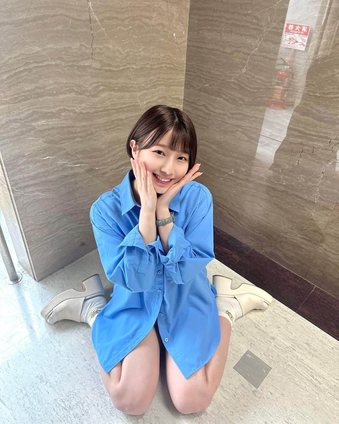 安部若菜さんのインスタグラム写真 - (安部若菜Instagram)「履いてま… #ショート#ショートヘア#プチプラコーデ#シャツコーデ#GU#GRL#grl購入品#夏コーデ#サンダル」5月 ...