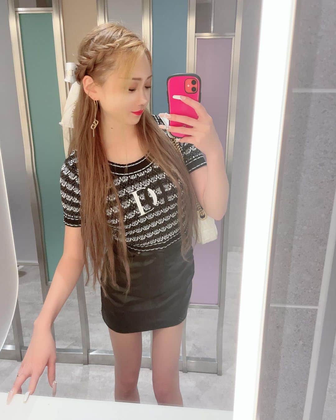 RIIAさんのインスタグラム写真 - (RIIAInstagram)「ハーフアップの気分だった日🫶🏻 上のトップスは最近お気に入りの ...