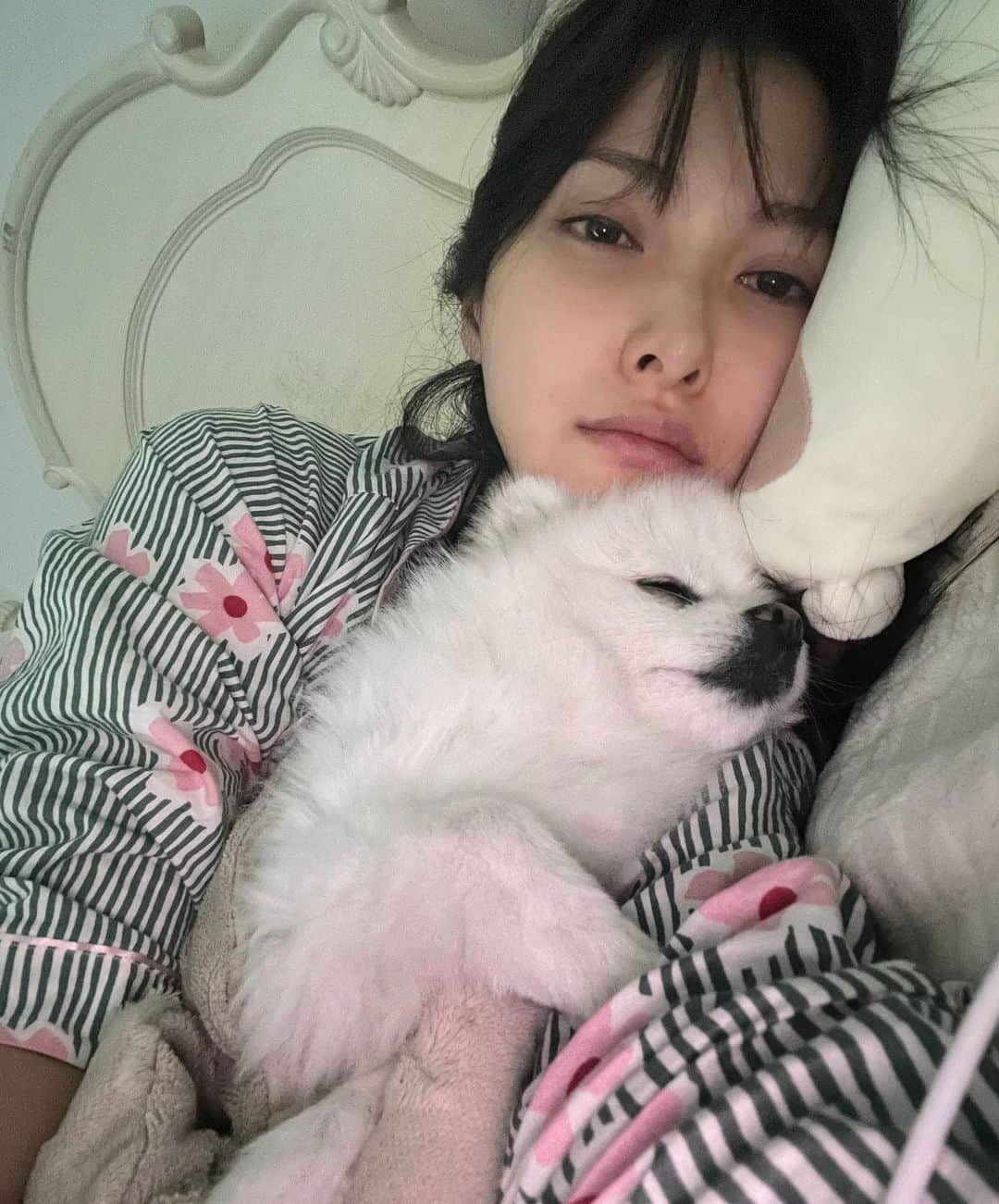 パク・ギュリさんのインスタグラム写真 パク・ギュリinstagram 「늦잠 빗소리 좋으다」5月28日 11時48分 Gyuri 88