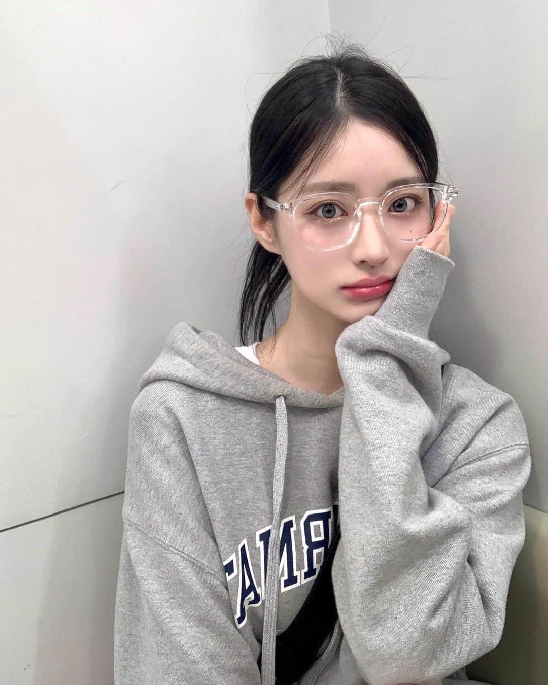 リュリさんのインスタグラム写真 - (リュリInstagram)「요즘 안경에 꽂혔습니다만?」5月28日 12時57分 - ryu_lily