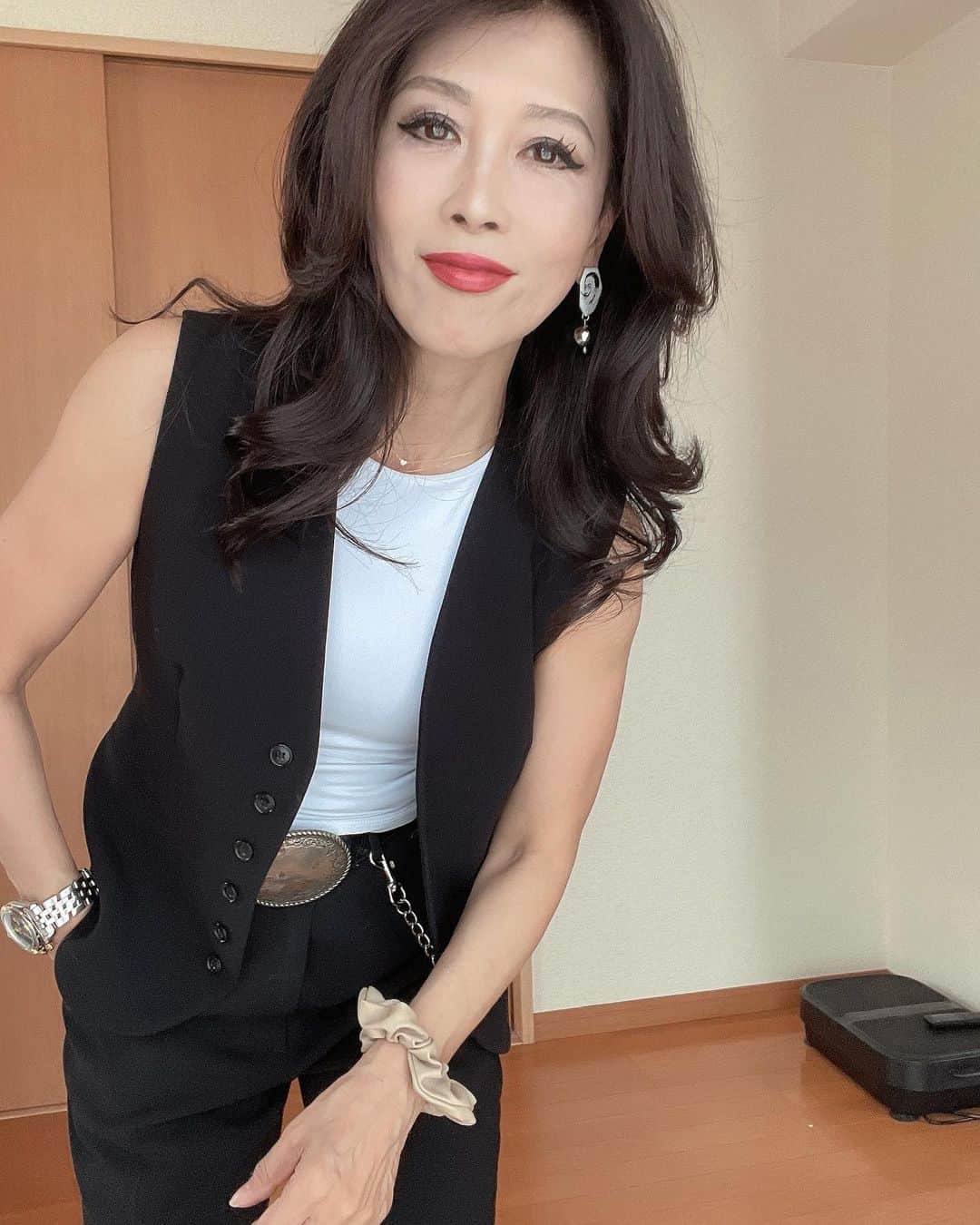 Naoko（なおこ）さんのインスタグラム写真 - (Naoko（なおこ）Instagram)「👻 👻 👻 老体に鞭打って🐰 ホットカーラーで ...