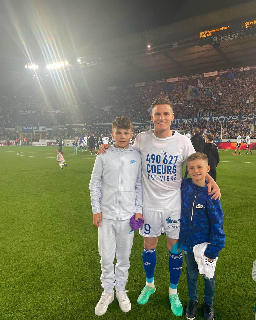 ケヴィン・ガメイロさんのインスタグラム写真 - (ケヴィン・ガメイロInstagram)「Family first 🧿 En 2006 à ...