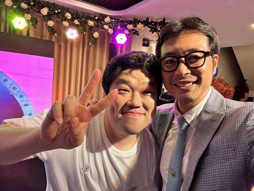 イ・キョンさんのインスタグラム写真 - (イ・キョンInstagram)「#다낭 에서 만난 KT 부산 팀원분들 포상휴가에 특급 만찬 서비스 MC 행사 #이켠 격한 환대에 감사드리고 ...