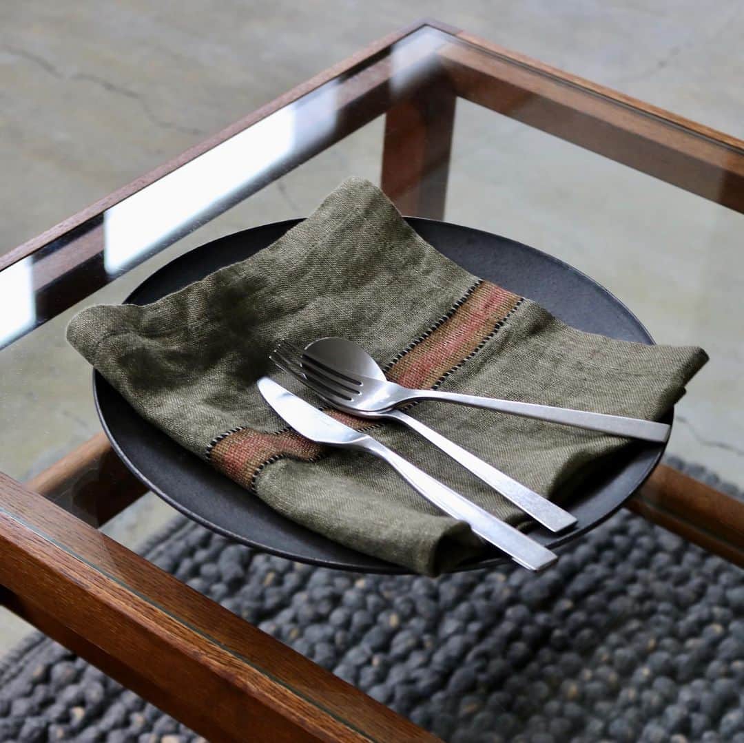 graf studioさんのインスタグラム写真 - (graf studioInstagram)「世界最高品質として知られるベルギーリネンの産地メルベケにある、ベルギーリネンのリーディング ...