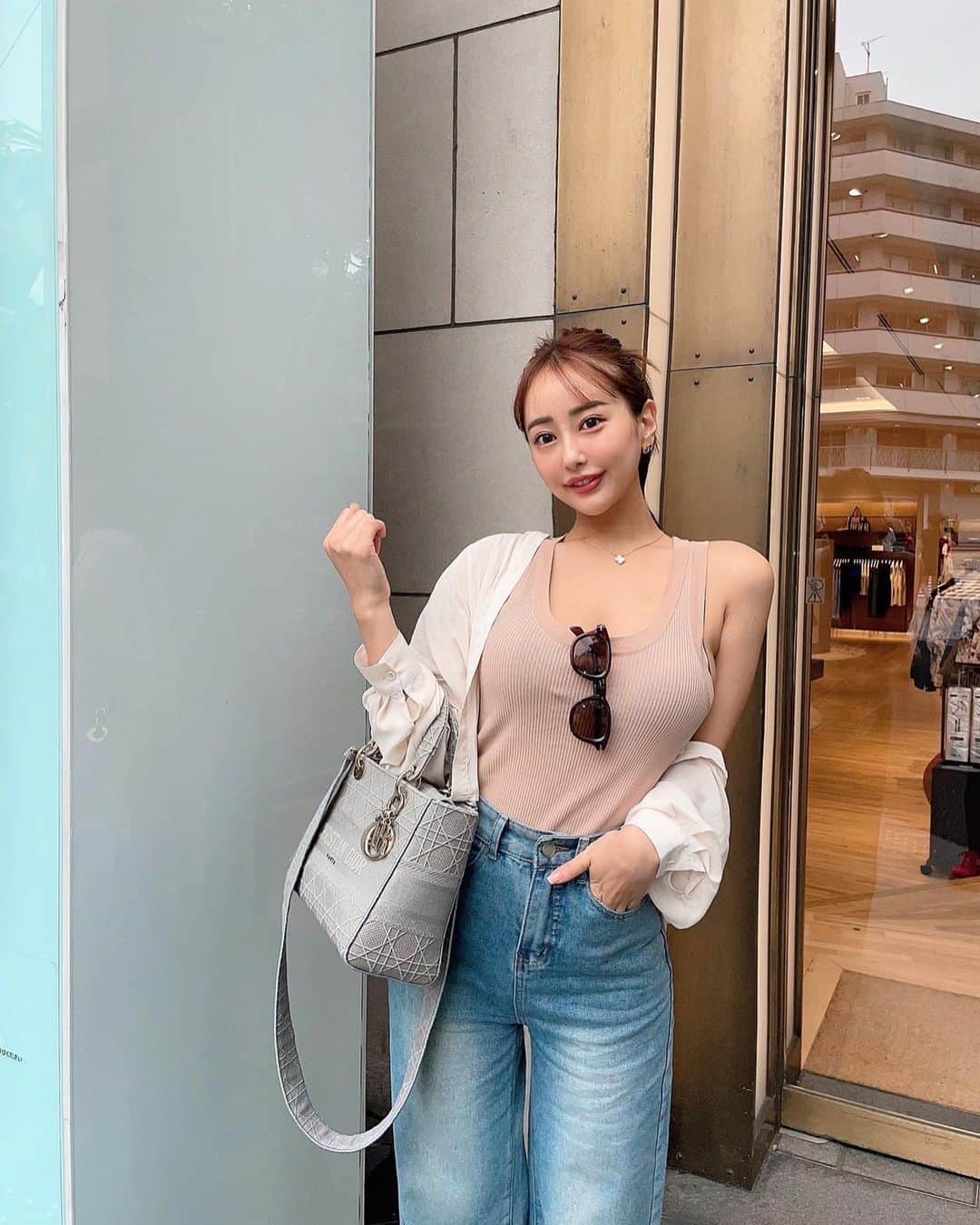 佐野友妃子さんのインスタグラム写真 - (佐野友妃子Instagram)「とろみのある光沢感がお気に入りのシアー丈ブラウス🪽🤍 @classicalelf_official # ...