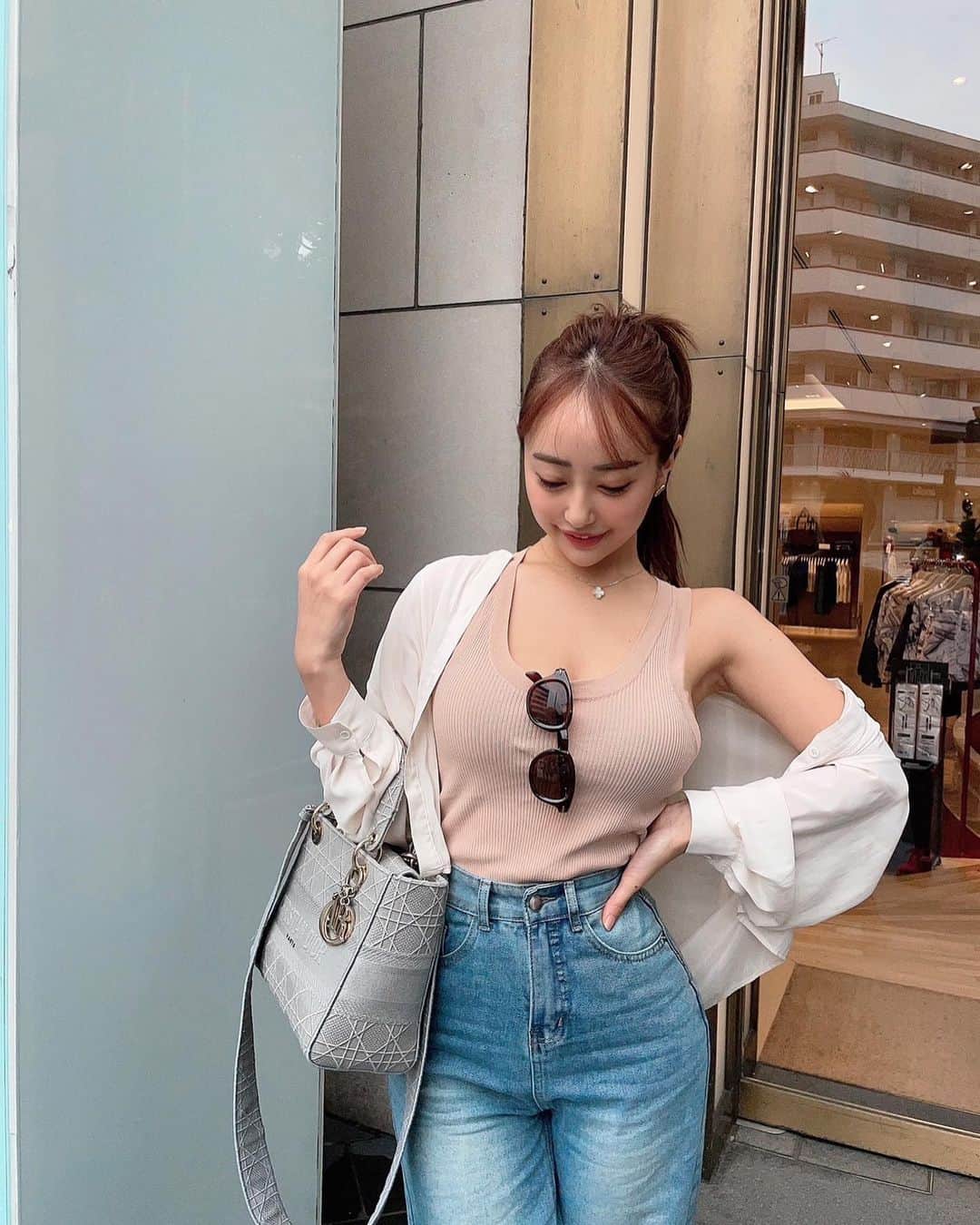 佐野友妃子さんのインスタグラム写真 - (佐野友妃子Instagram)「とろみのある光沢感がお気に入りのシアー丈ブラウス🪽🤍 @classicalelf_official # ...