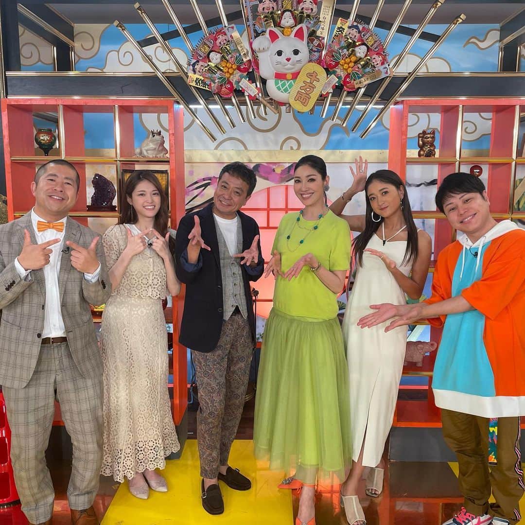 中山秀征さんのインスタグラム写真 中山秀征instagram 「本日の爆買い⭐︎スター恩返しに出演しております！ ぜひご覧ください
