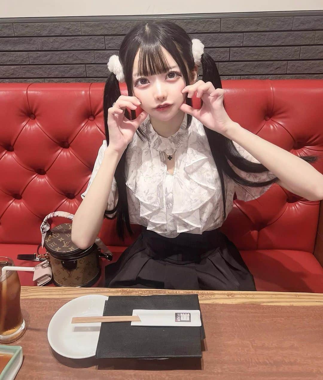 うさぎちゃんさんのインスタグラム写真 - (うさぎちゃんInstagram)「かわいい夏服 ブラウスもスカートもミシェルマカロン(@michellmacaron_official )さんのだよ ...