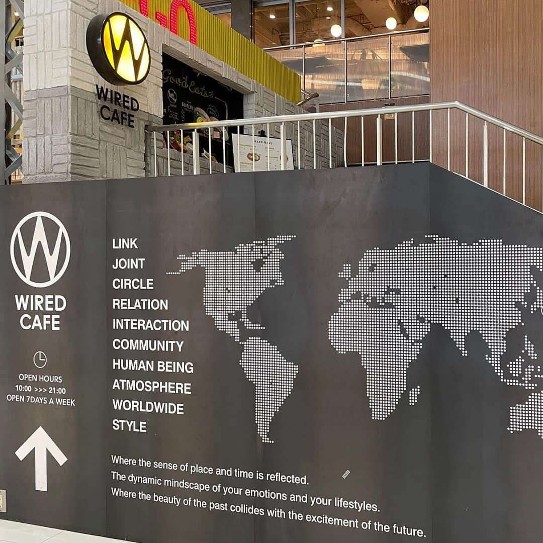 WIRED CAFEさんのインスタグラム写真 - (WIRED CAFEInstagram)「💡💡💡 【WIRED CAFE 横浜相鉄ジョイナス店】 階段を上がると、落ち着きのあるアメリカンな ...