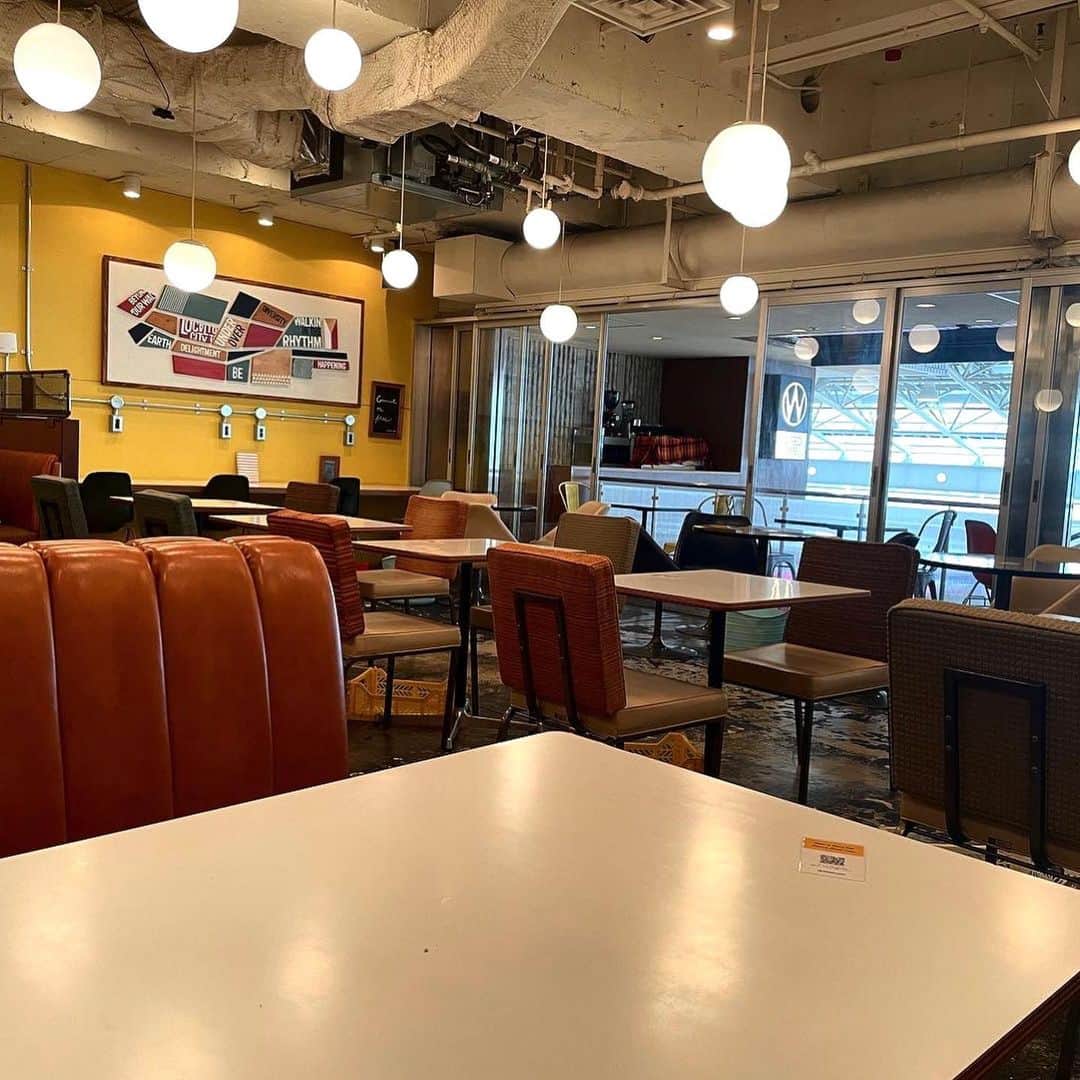 WIRED CAFEさんのインスタグラム写真 - (WIRED CAFEInstagram)「💡💡💡 【WIRED CAFE 横浜相鉄ジョイナス店】 階段を上がると、落ち着きのあるアメリカンな ...