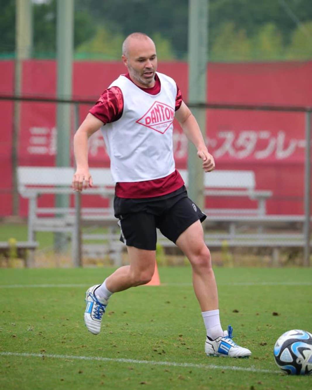 アンドレス・イニエスタさんのインスタグラム写真 アンドレス・イニエスタinstagram 「⚽️🏃🏻‍♂️ 」6月23日 22時48分