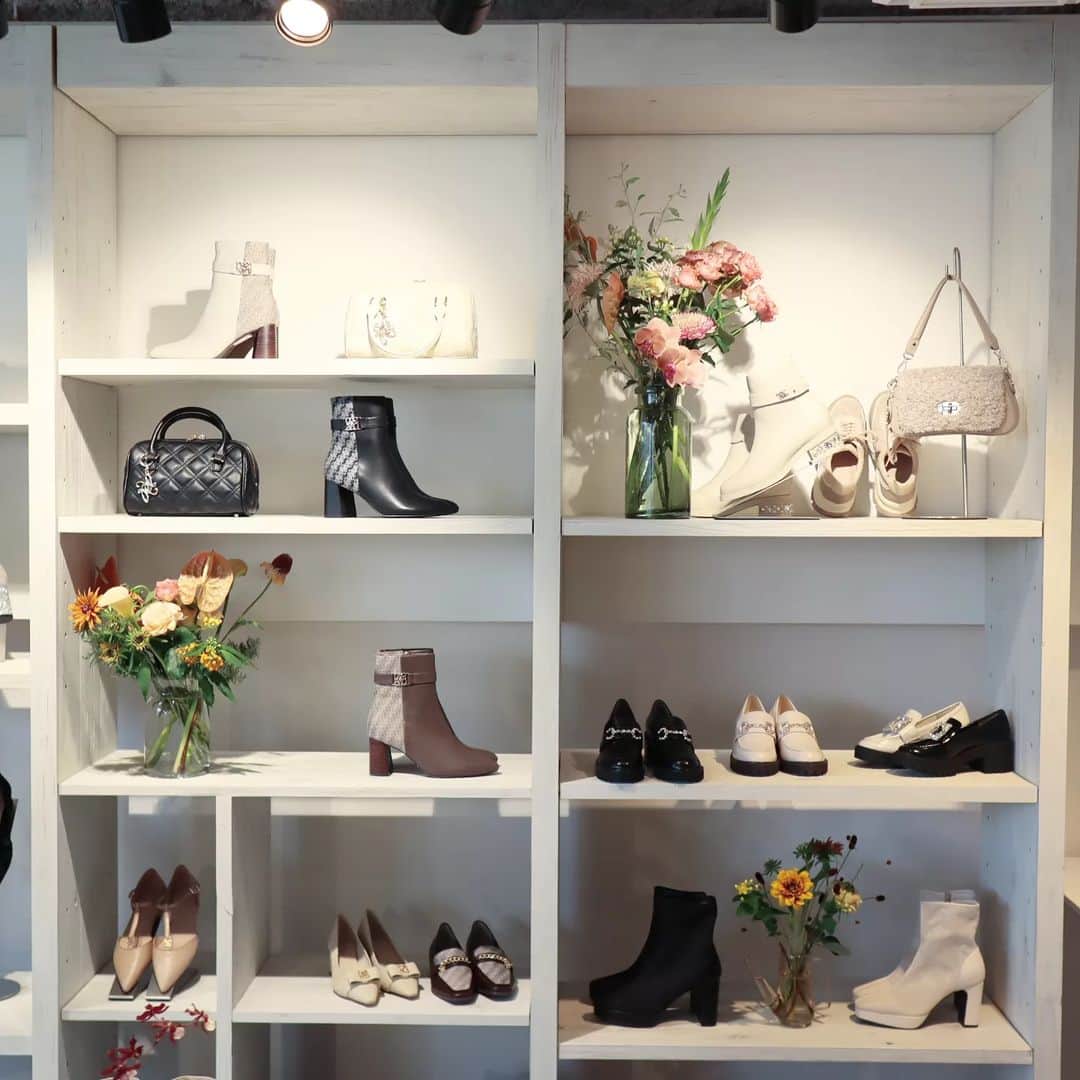 Eri Satoさんのインスタグラム写真 - (Eri SatoInstagram)「【👠RANDA 秋冬展示会👠】 · 展示会シーズンですねー @randa_pic の展示会に お久しぶりの ...