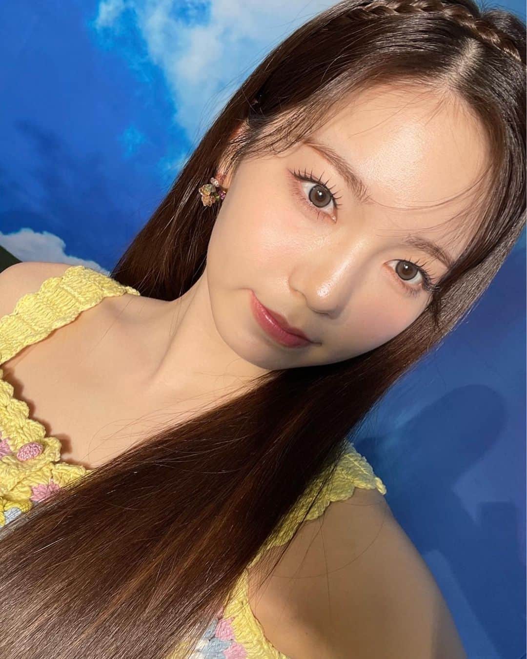 NiziUさんのインスタグラム写真 - (NiziUInstagram)「👒🌼🏝️💛 • • • #🌷🌷🌷」6月24日 11時31分 - niziu_artist_official