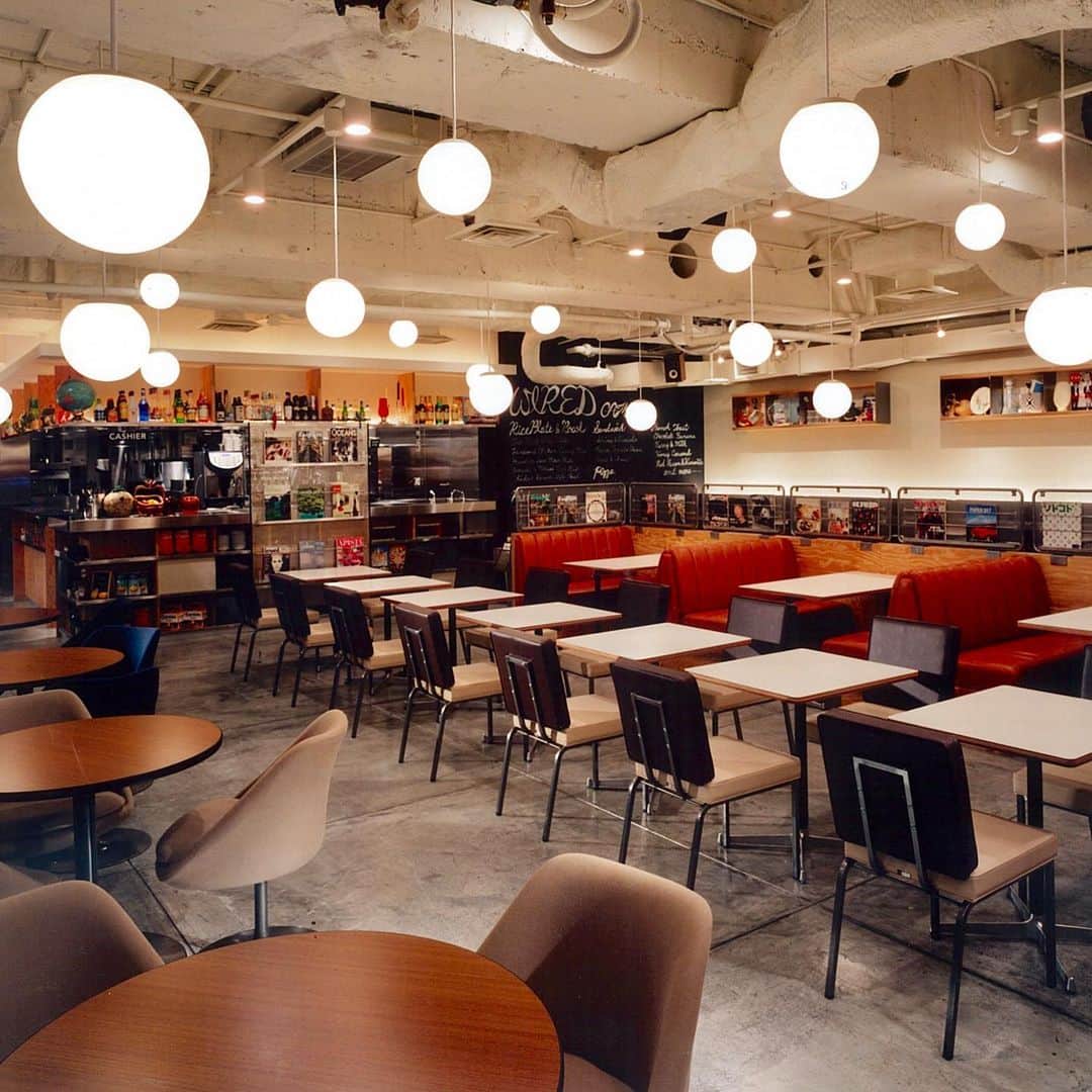 WIRED CAFEさんのインスタグラム写真 - (WIRED CAFEInstagram)「💡💡💡 【WIRED CAFE 横浜相鉄ジョイナス店】 階段を上がると、落ち着きのあるアメリカンな ...