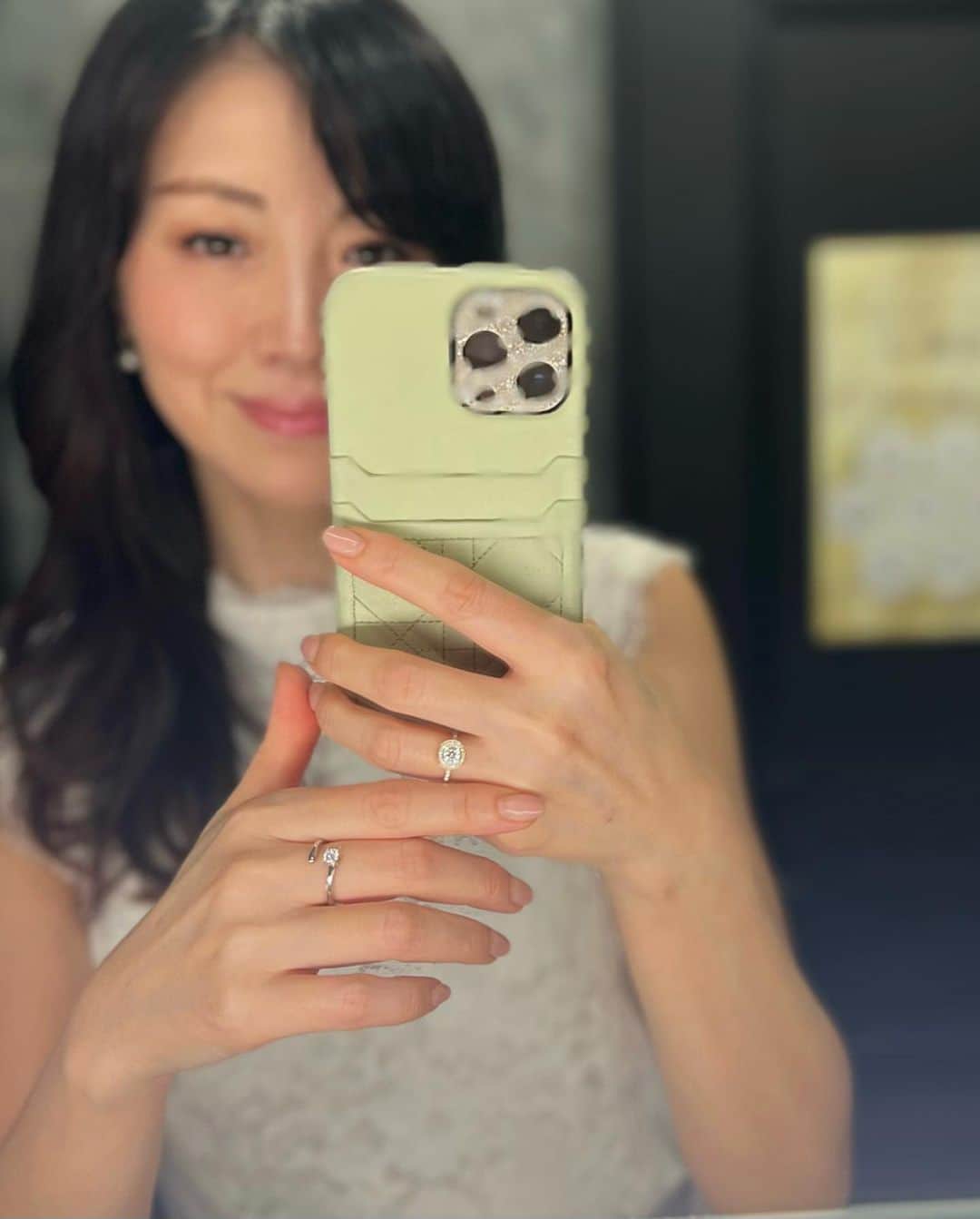 ImotoEtsuyo さんのインスタグラム写真 - (ImotoEtsuyo Instagram)「・ ・ 中指にしてるのは @pluster.jp ・ MOISSANITE モアサナイト ...