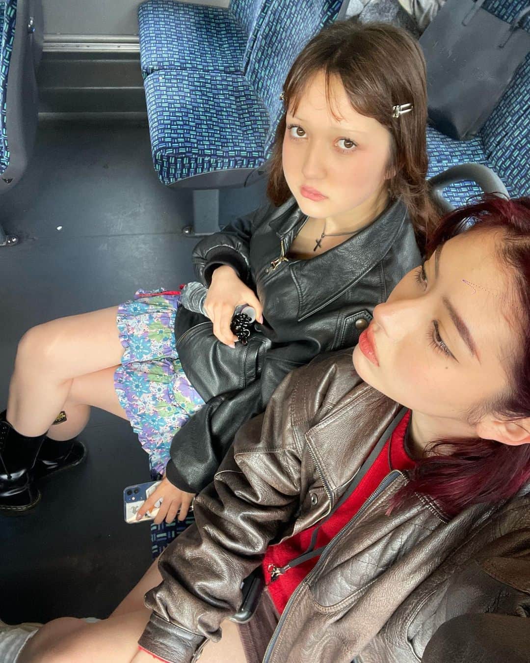 新音さんのインスタグラム写真 - (新音Instagram)「Leather jacket gals (missing ldn)」6月25日 ...