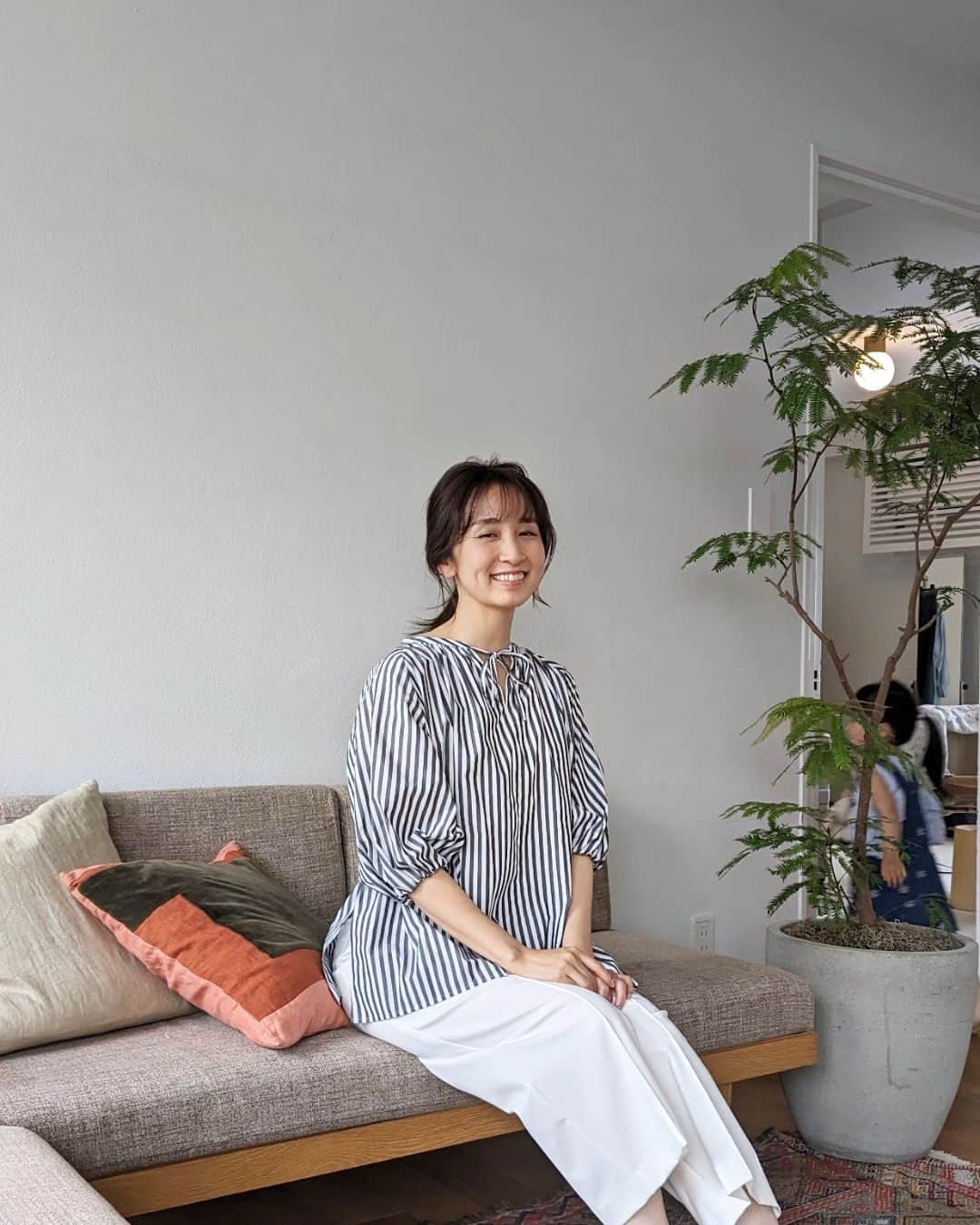 小野恵美さんのインスタグラム写真 - (小野恵美Instagram)「@magazinelee ダイソンのタイアップ撮影のオフショット🌿 ゆる ...
