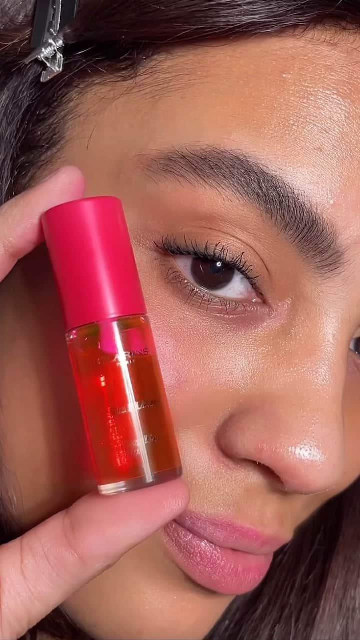 CLARINSさんのインスタグラム動画 - (CLARINSInstagram)「We love a multi-purpose ...