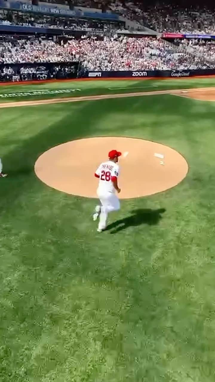 MLBさんのインスタグラム動画 - (MLBInstagram)「̶B̶i̶r̶d̶’̶s̶ London Eye view. 🇬🇧 #LondonSeries」6月26日 0時20分 - mlb