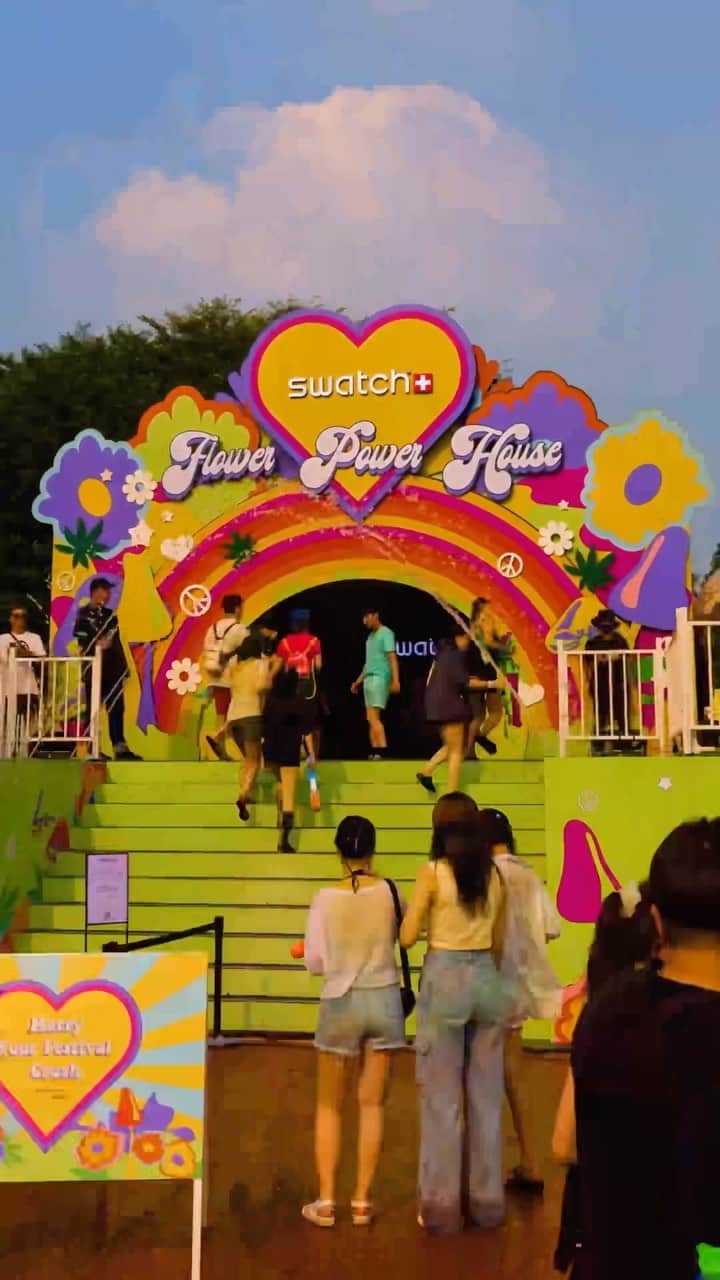 Swatchさんのインスタグラム動画 - (SwatchInstagram)「Love is in full bloom at the ...