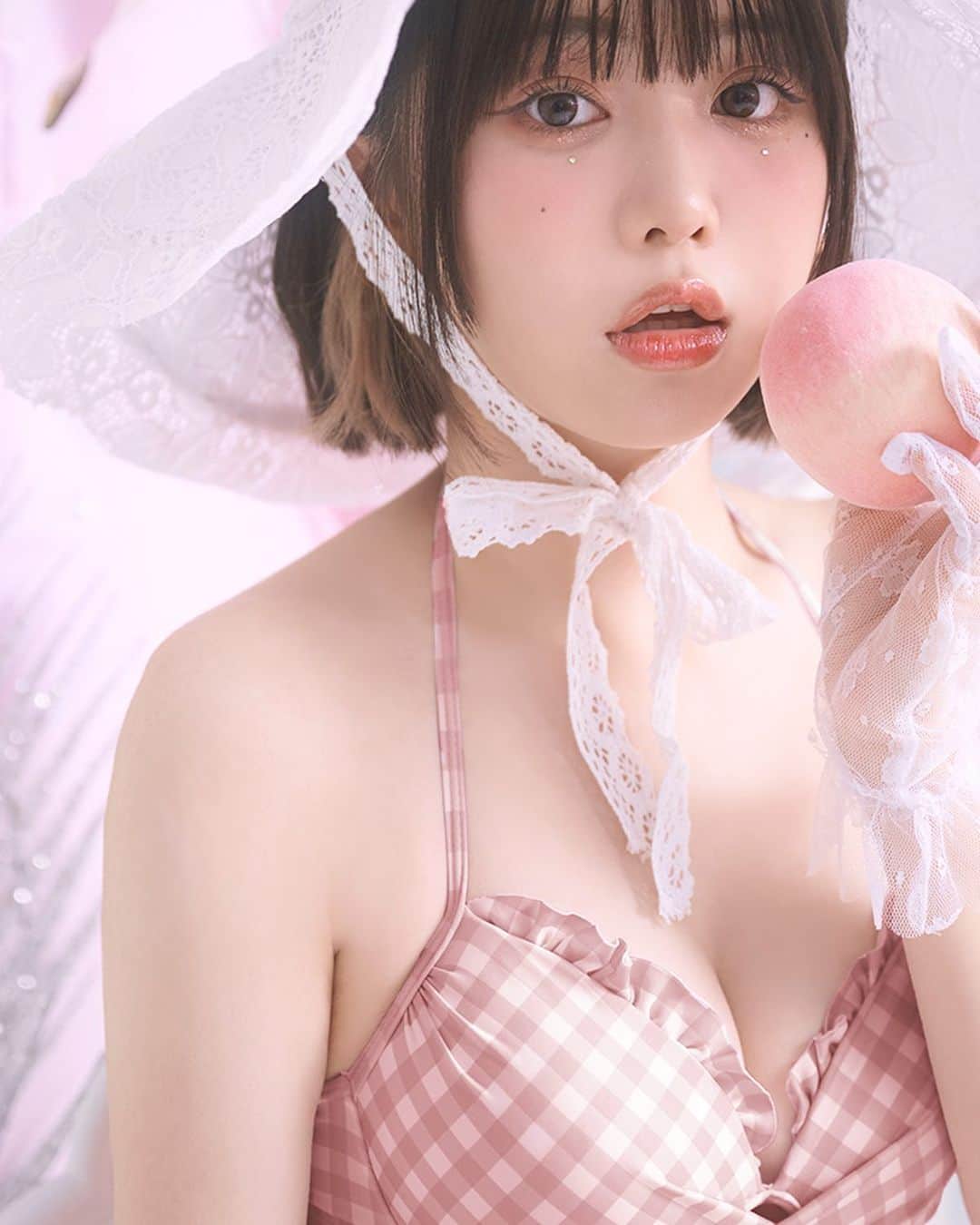 キム・イェリンさんのインスタグラム写真 - (キム・イェリンInstagram)「LARME 057 🍑🐰🤍🩵 遅くなりましたが今月のラルムに載ってます！ 初めての水着での撮影🫢👙 恥ずかし ...