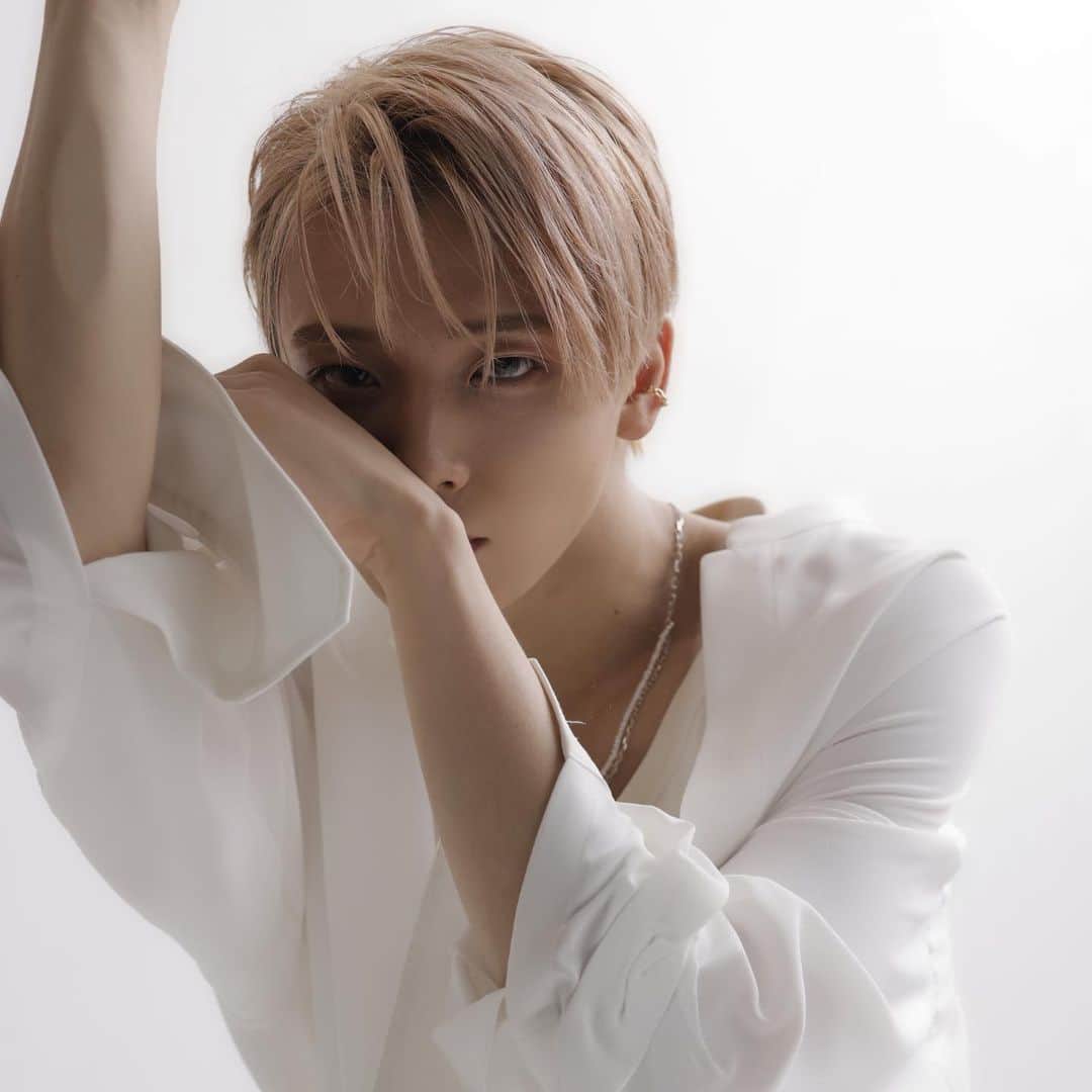 高尾颯斗さんのインスタグラム写真 - (高尾颯斗Instagram)「. JUNON8月号 「ONE N' ONLY / 唯一無二な美しさ」 カッコよく撮影してもらいました 是非チェックしてね ...