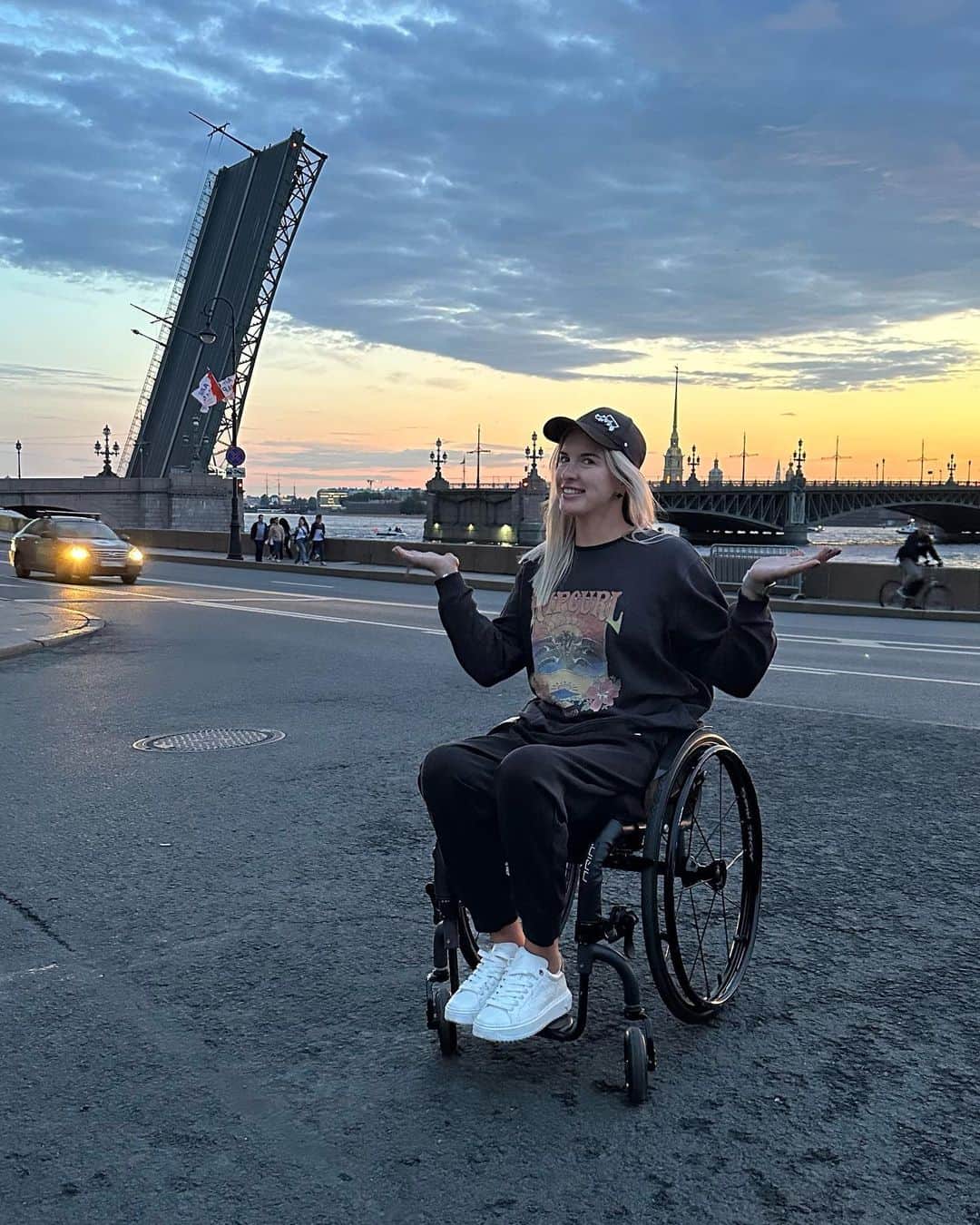 マリア・コミサロワさんのインスタグラム写真 - (マリア・コミサロワInstagram)「Говорите , мне идет Питер😍 ...