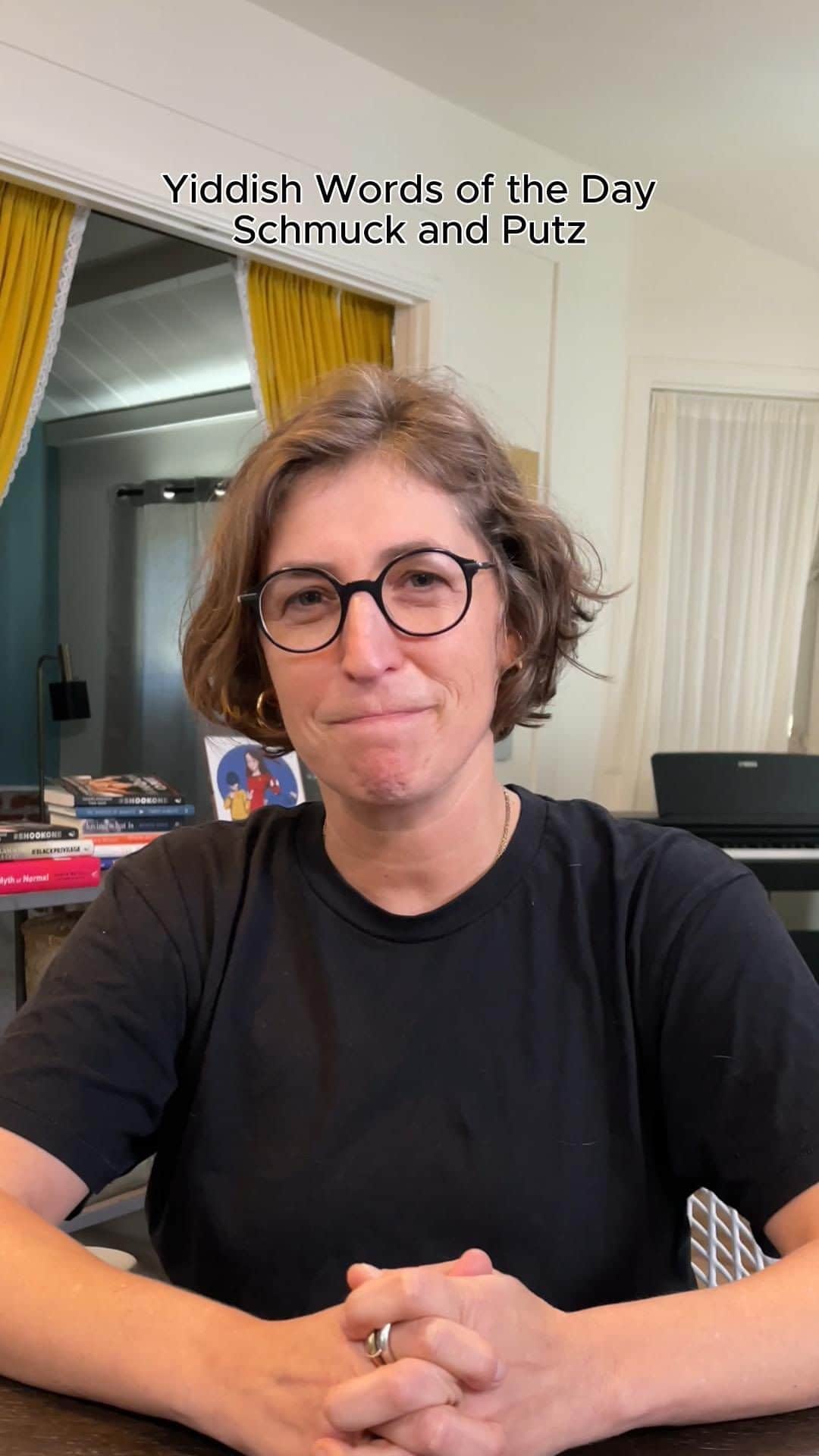 メイム・ビアリクさんのインスタグラム動画 - (メイム・ビアリクInstagram)「The Yiddish Words of the Day ...