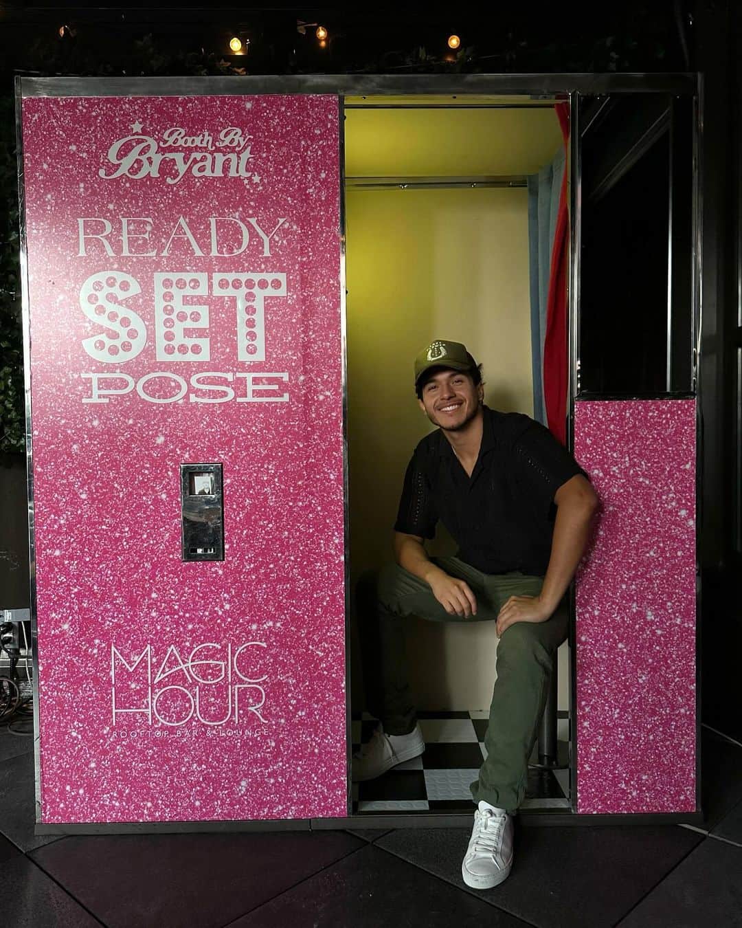 Bryant Eslavaさんのインスタグラム写真 - (Bryant EslavaInstagram)「MY FIRST PUBLIC ...