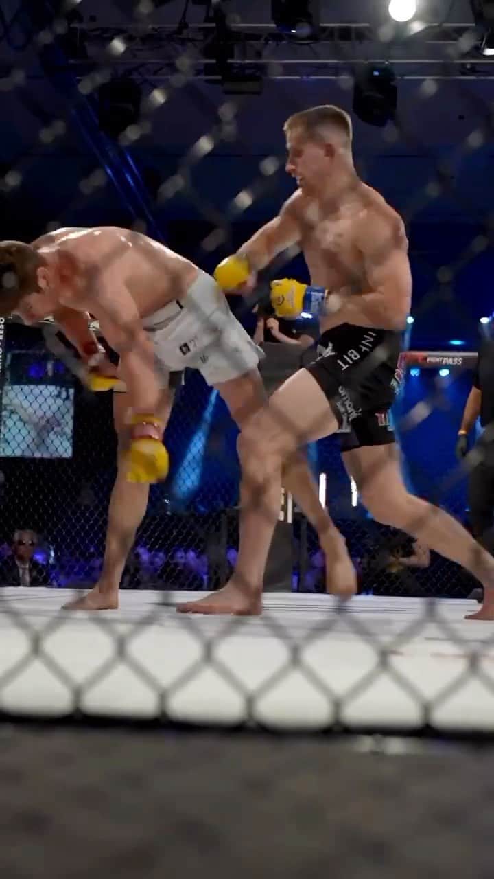 UFCさんのインスタグラム動画 - (UFCInstagram)「@kydriscoll shines bright in the main ...