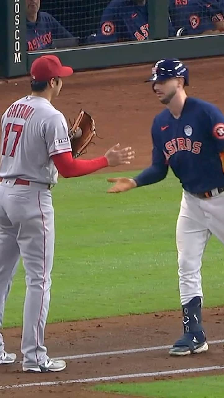 MLBさんのインスタグラム動画 - (MLBInstagram)「C’mon, we both know how this ends. 🤣」6 ...