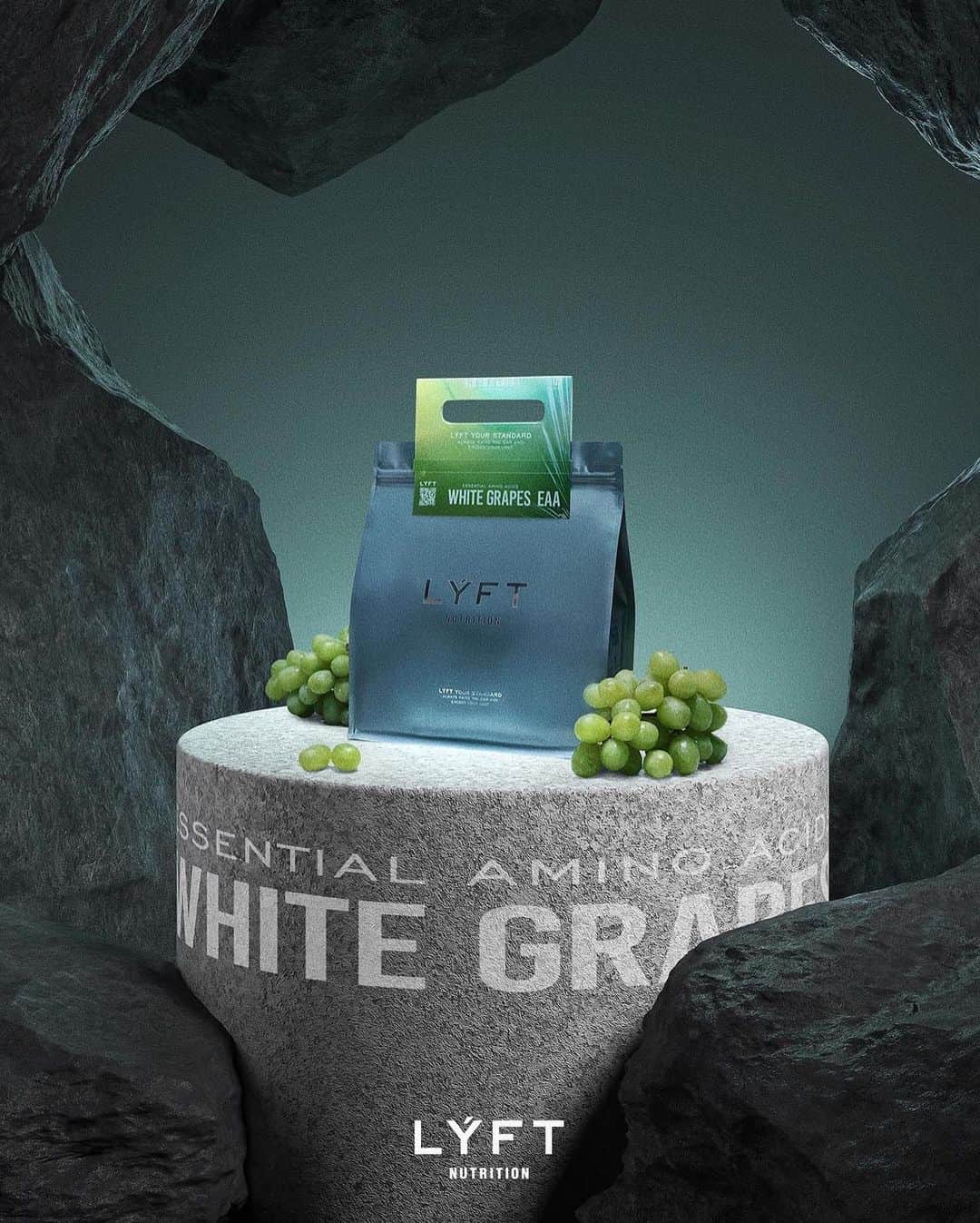 Azusaさんのインスタグラム写真 - (AzusaInstagram)「LYFTの新作ウェア&EAAが発売したよー🖤🖤 ⁡ 脚トレの時は絶対脚の筋肉見たいから待望のスパッツが出て嬉しい🤩 ...