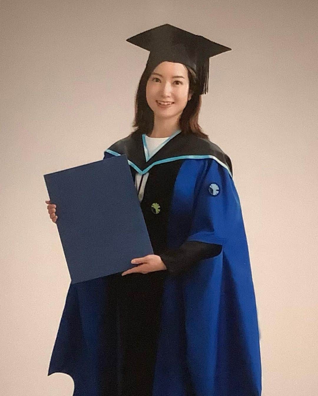 天明麻衣子さんのインスタグラム写真 - (天明麻衣子Instagram)「かなり時間が経ってしまいましたが、大学院修了の記念に撮った写真が届き ...
