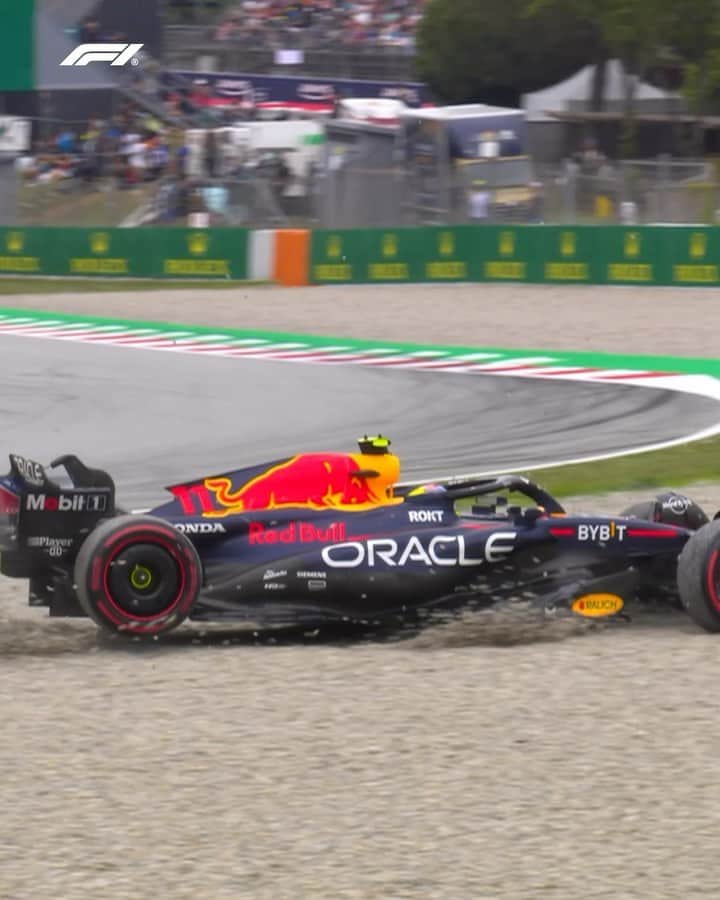 F1さんのインスタグラム動画 - (F1Instagram)「A Saturday to forget for Sergio 😔 #F1 #Formula1 #SpanishGP」6月4日 3 ...