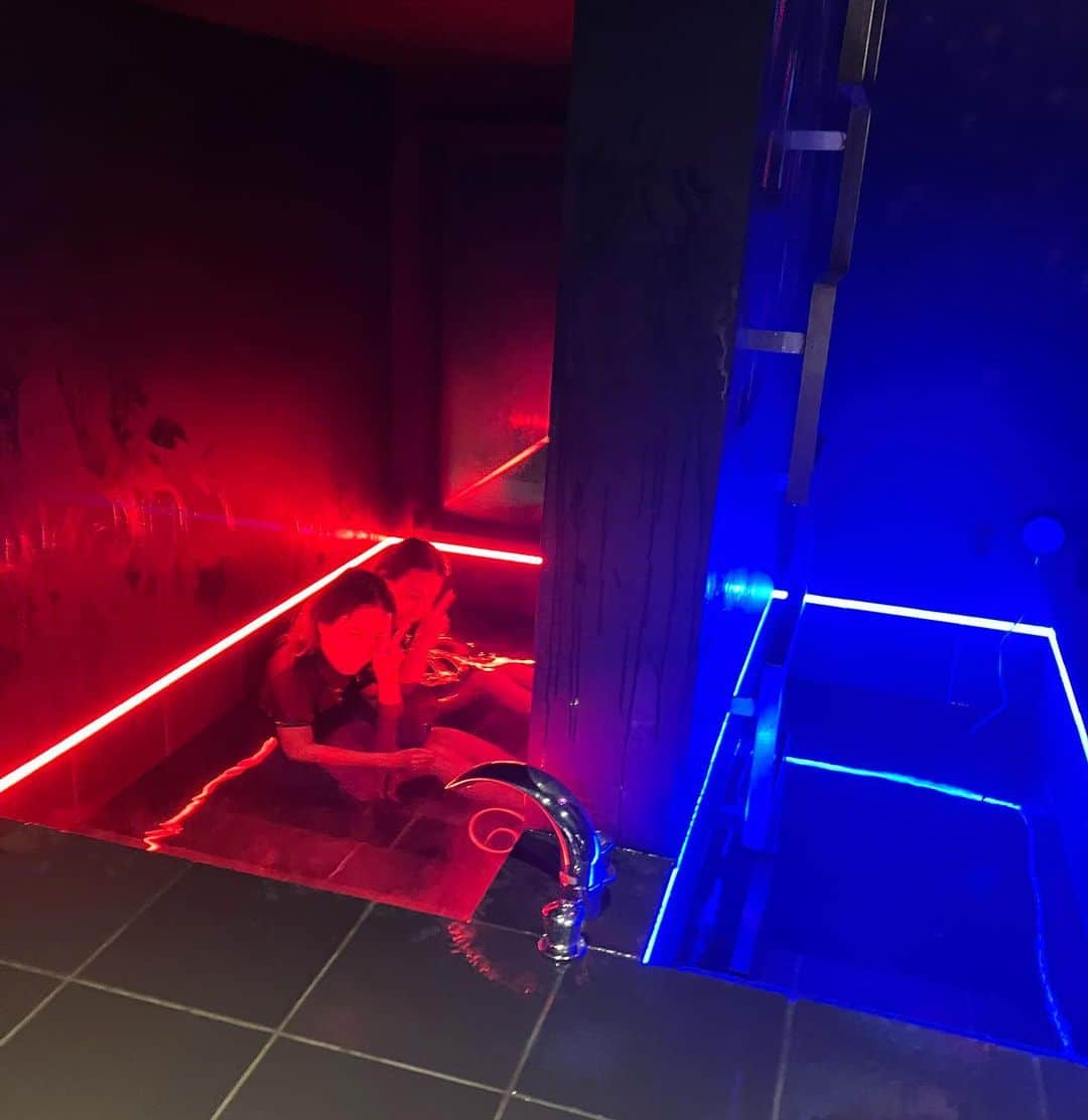 りんか & あんな（ツインガールズ）さんのインスタグラム写真 - (りんか & あんな（ツインガールズ）Instagram)「@abrasushouse アブラサスハウス☺︎ アブラサスホテル ...