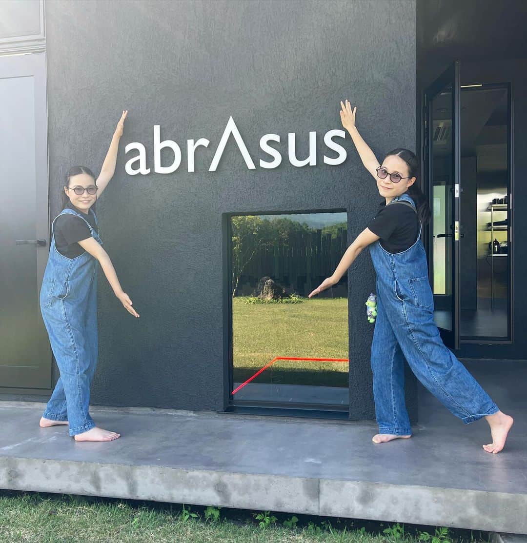りんか & あんな（ツインガールズ）さんのインスタグラム写真 - (りんか & あんな（ツインガールズ）Instagram)「@abrasushouse アブラサスハウス☺︎ アブラサスホテル ...